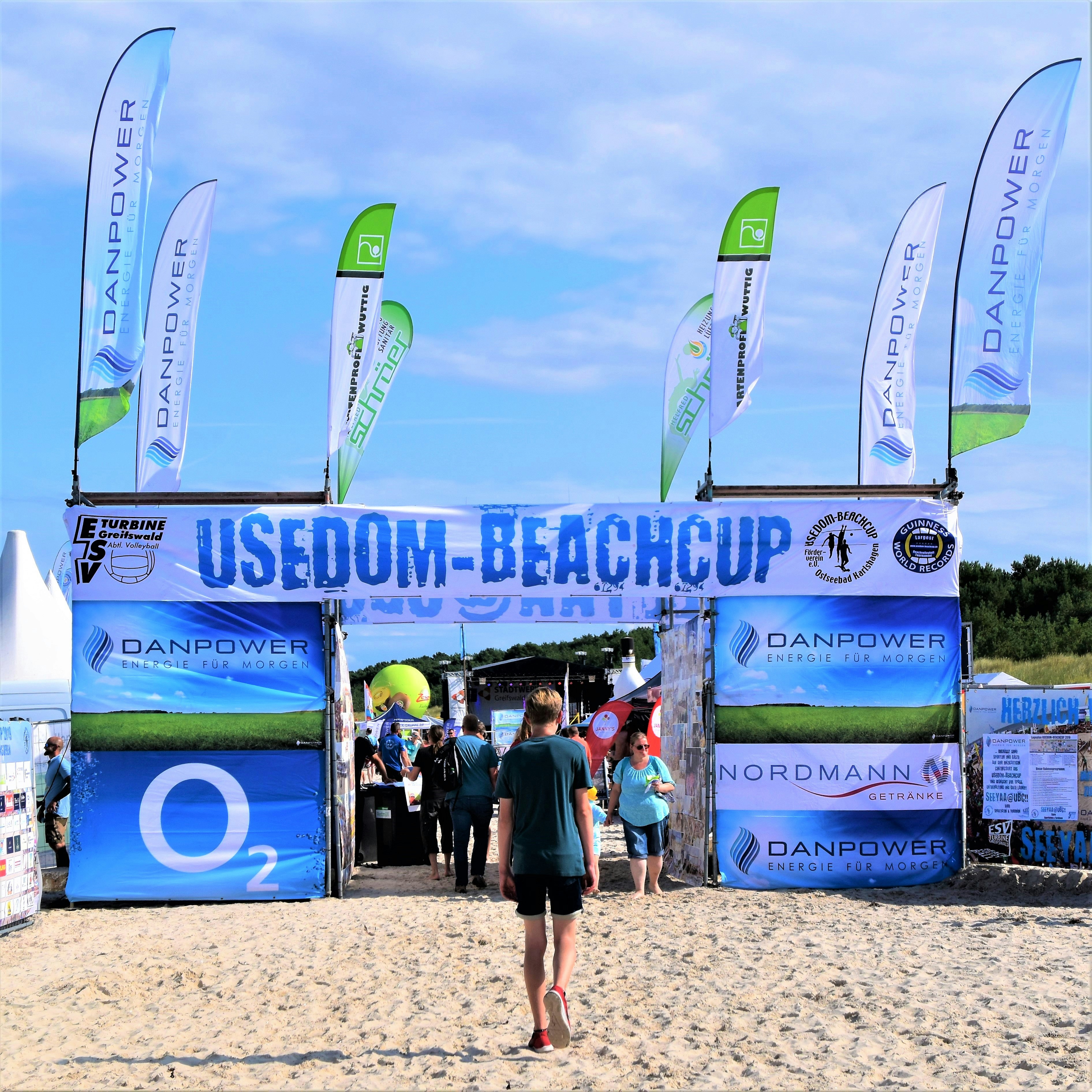 Approaching the Usedom Beach Cup Gate: A lone participant strides under sponsor banners