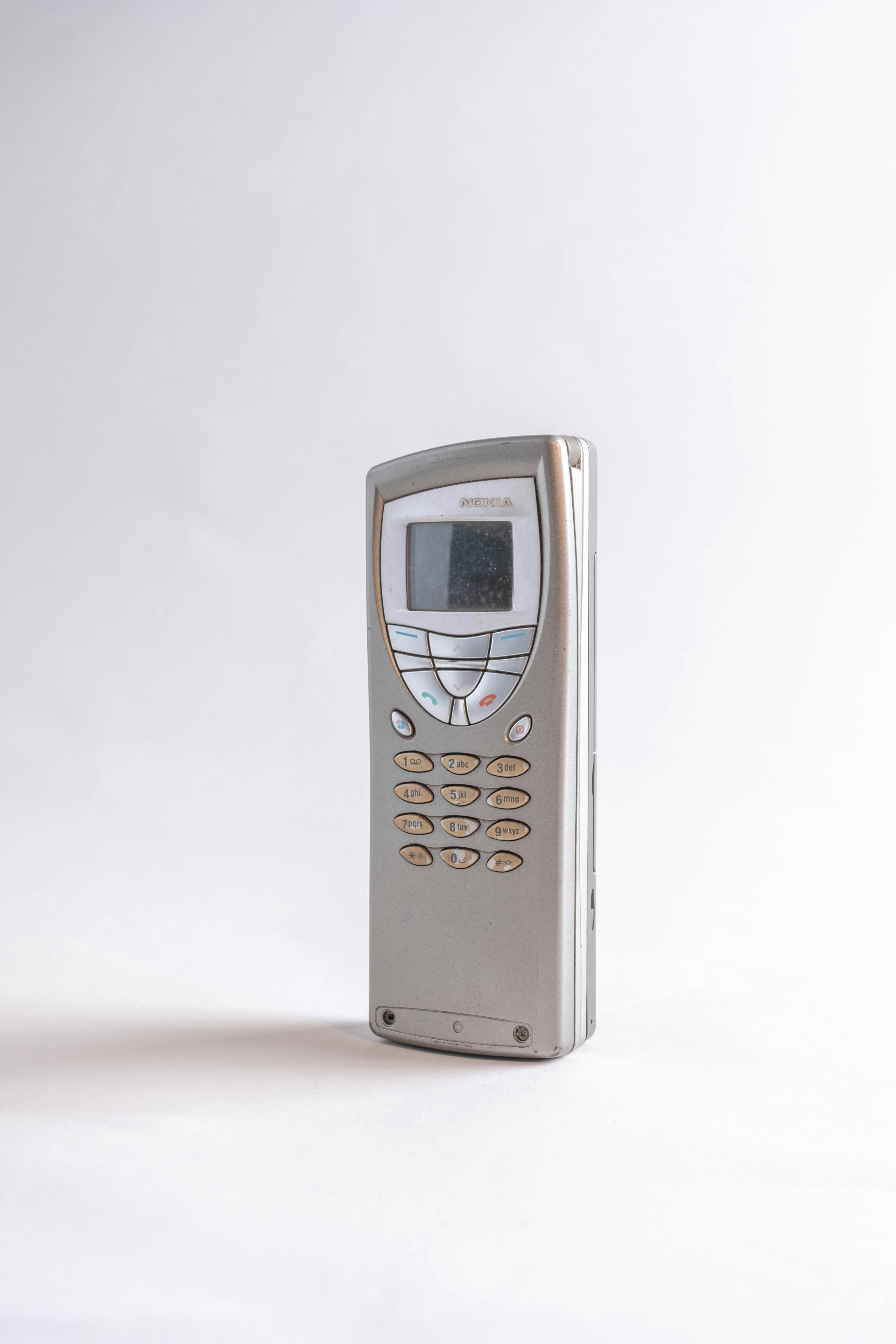 Silver and black candybar phone photo – Free Grey Image on Unsplash