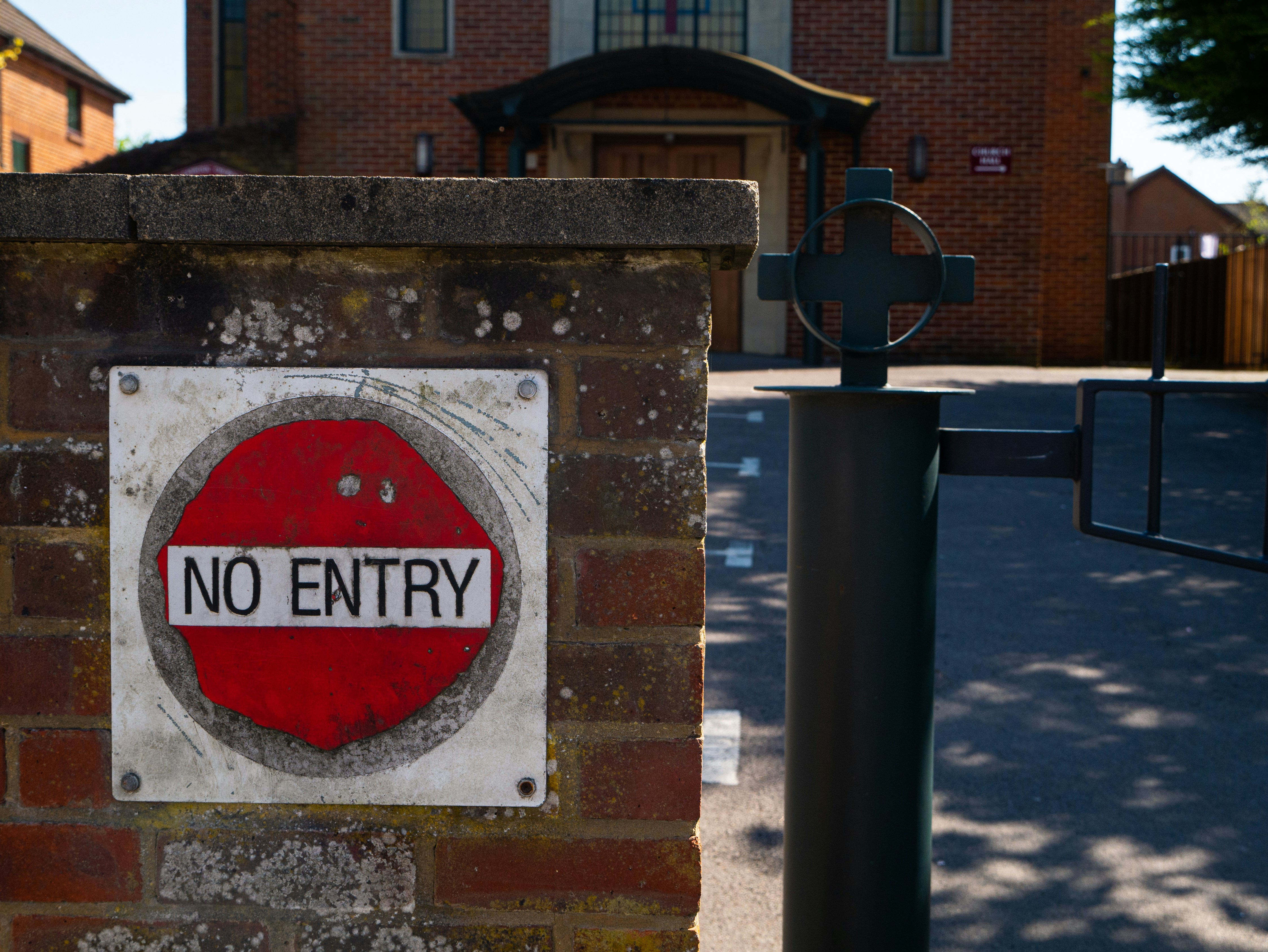 Red and white stop sign photo – Free Sign Image on Unsplash