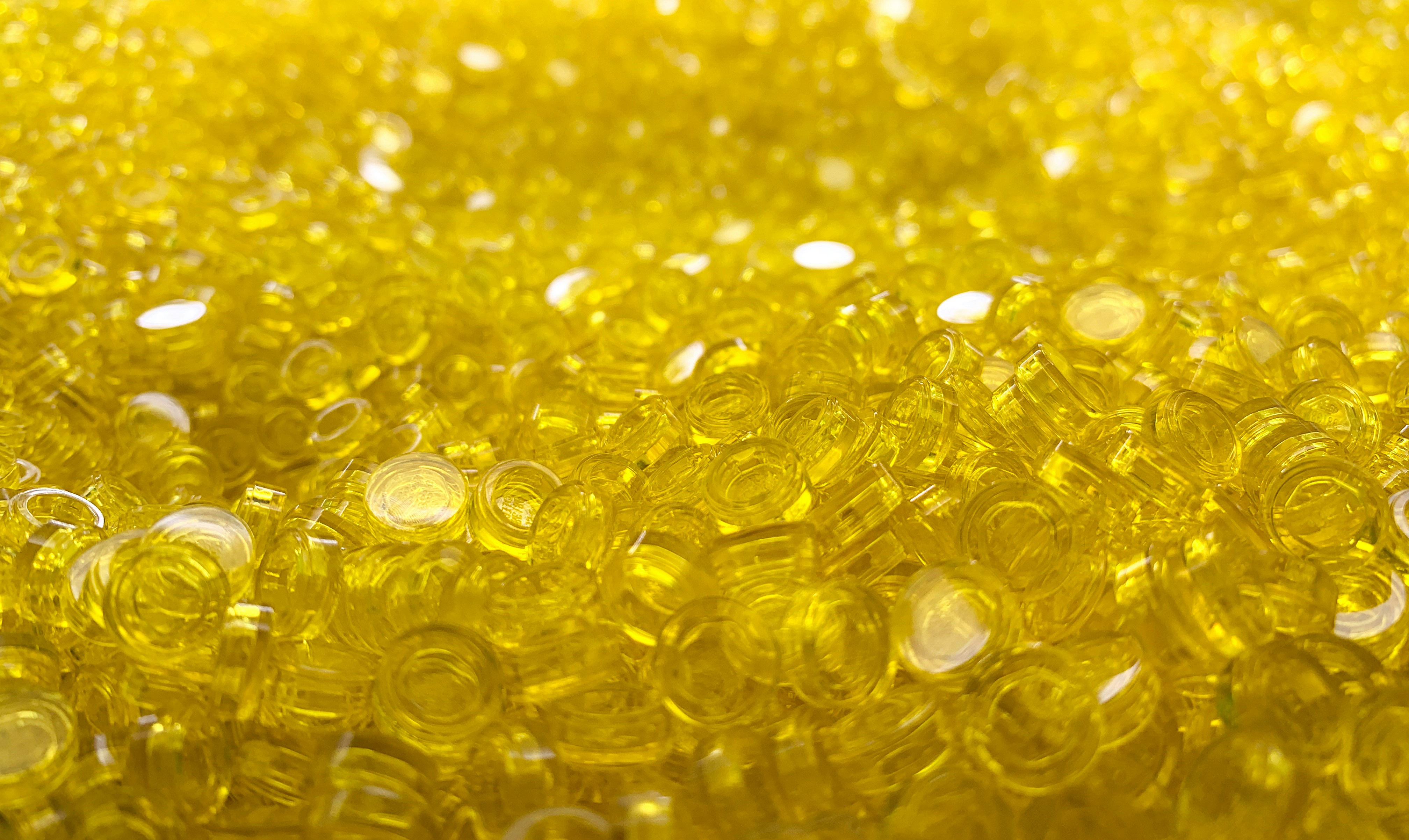 Gouttelettes d’eau jaunes et blanches photo – Image gratuite de ...