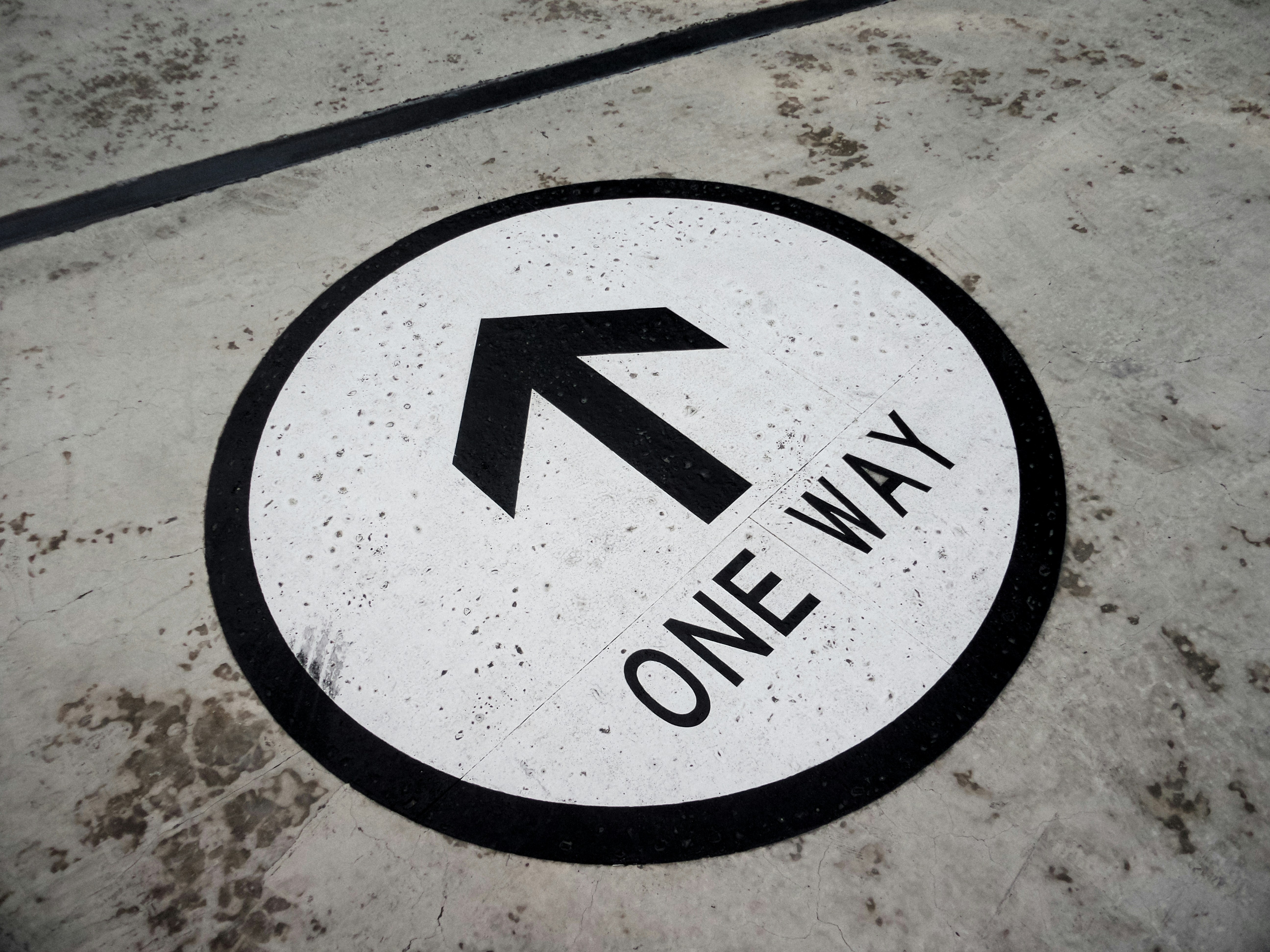 Black and white round arrow sign photo – Free Grey Image on Unsplash