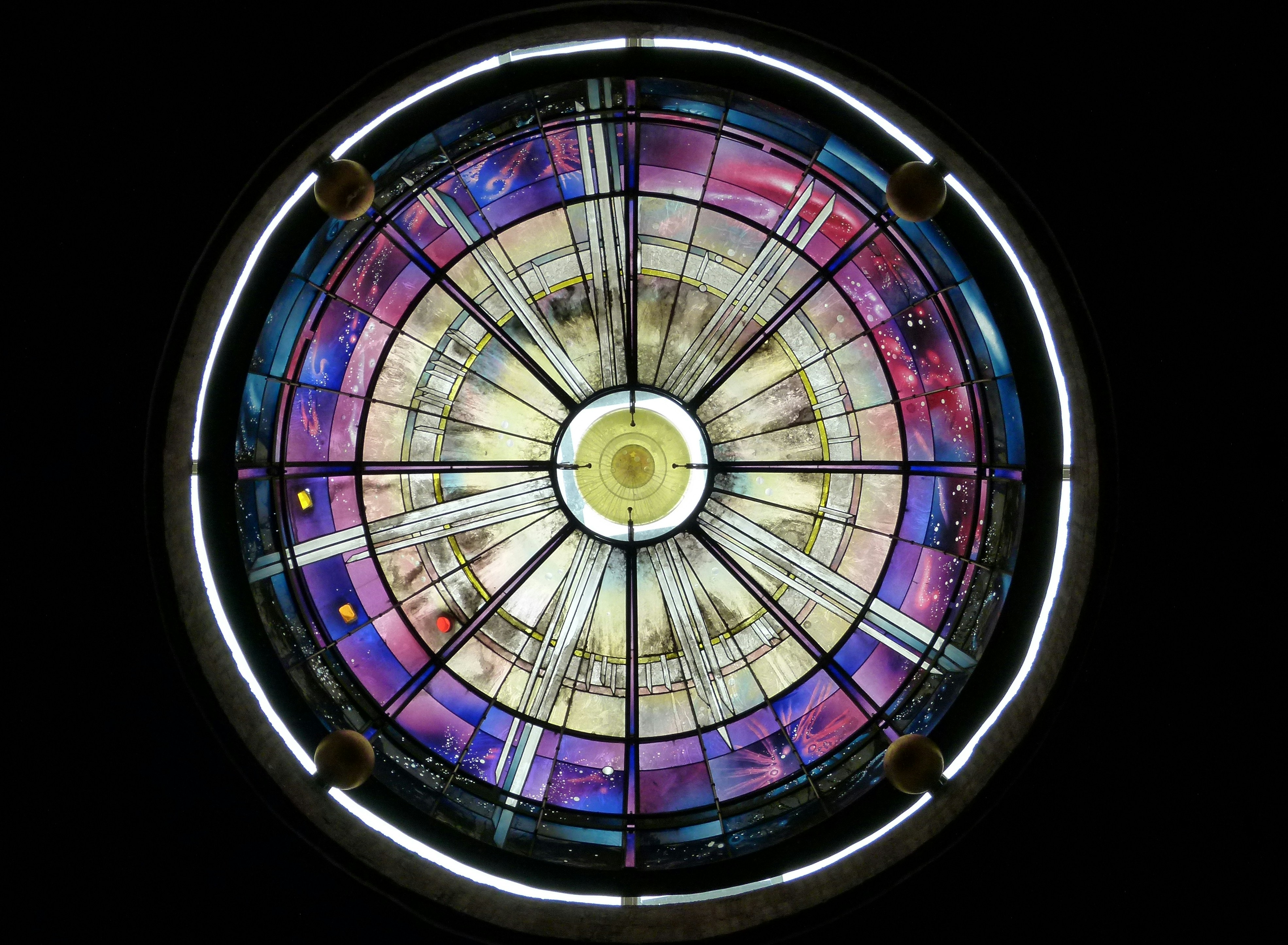 Round multi color wheel with tire photo – Free Italia Image on Unsplash