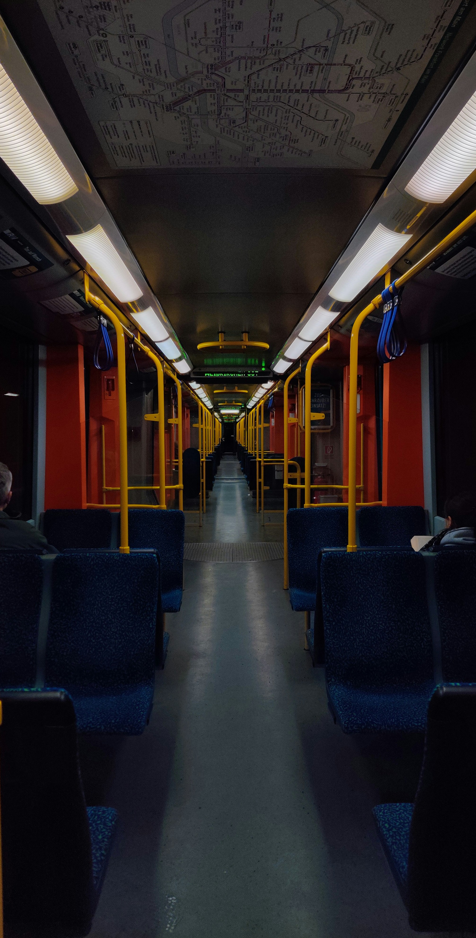 Blue and red train seats photo – Free Corridor Image on Unsplash