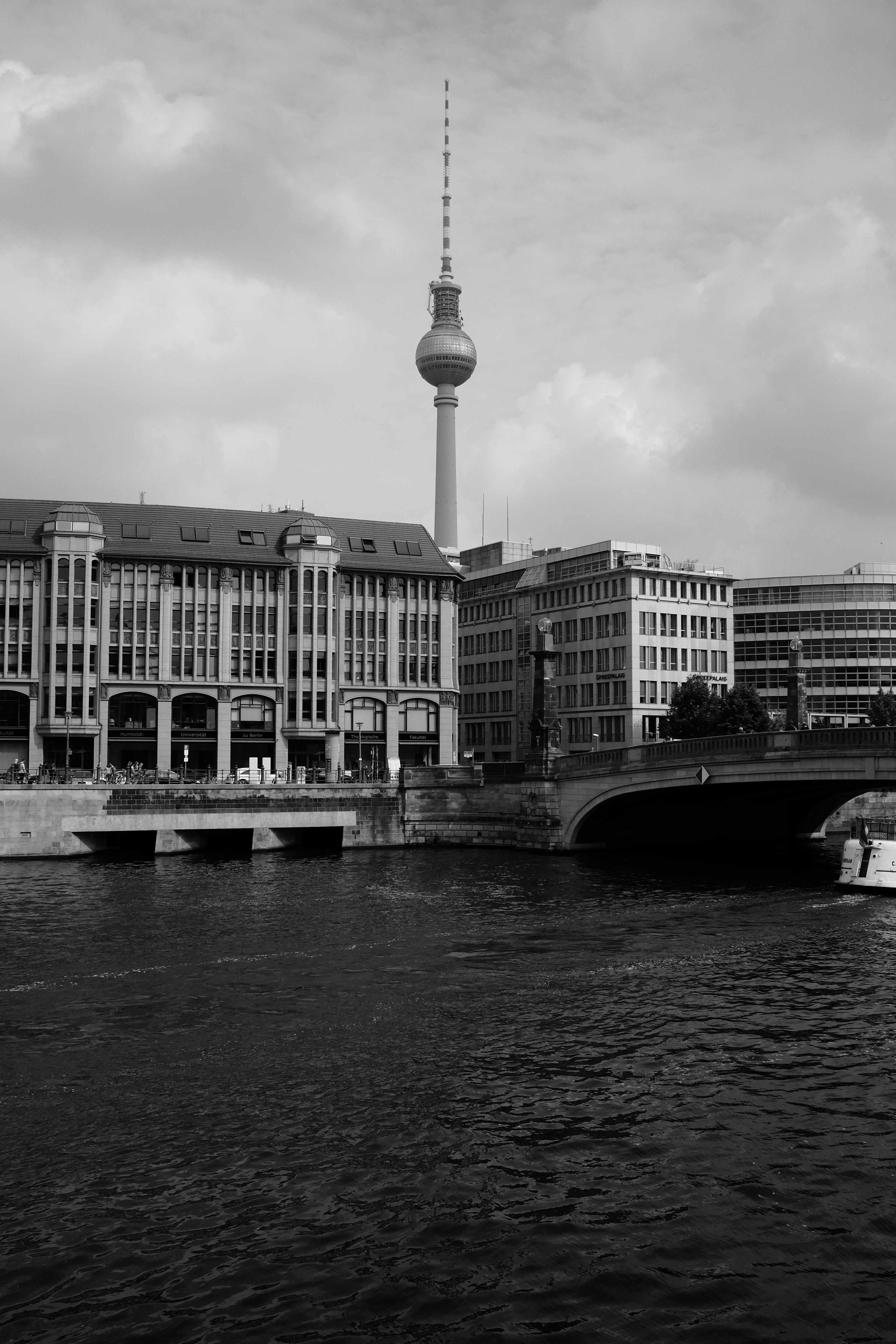 Grayscale photo of river in between buildings photo – Free City Image ...