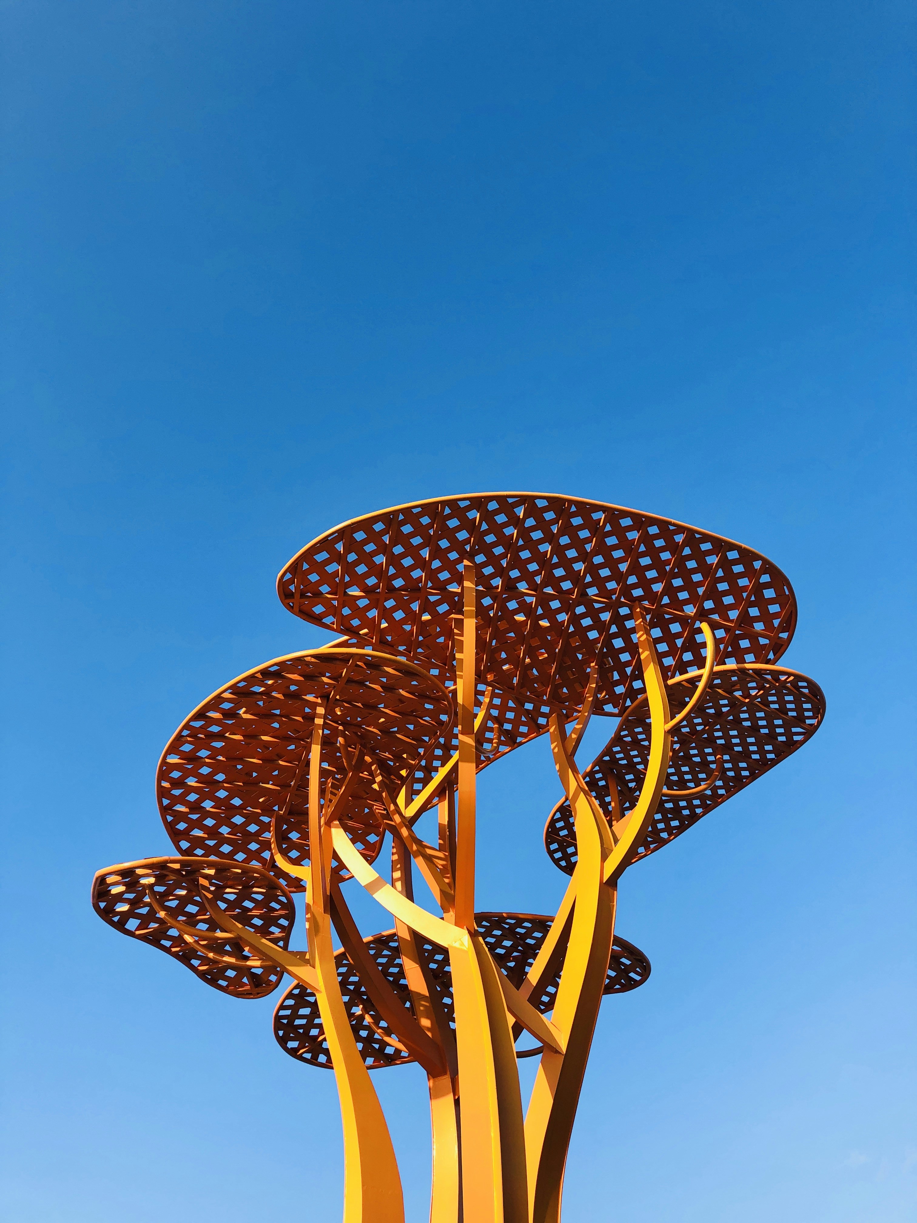 Décor suspendu en forme de coeur rouge et jaune photo – Photo 白石路 ...