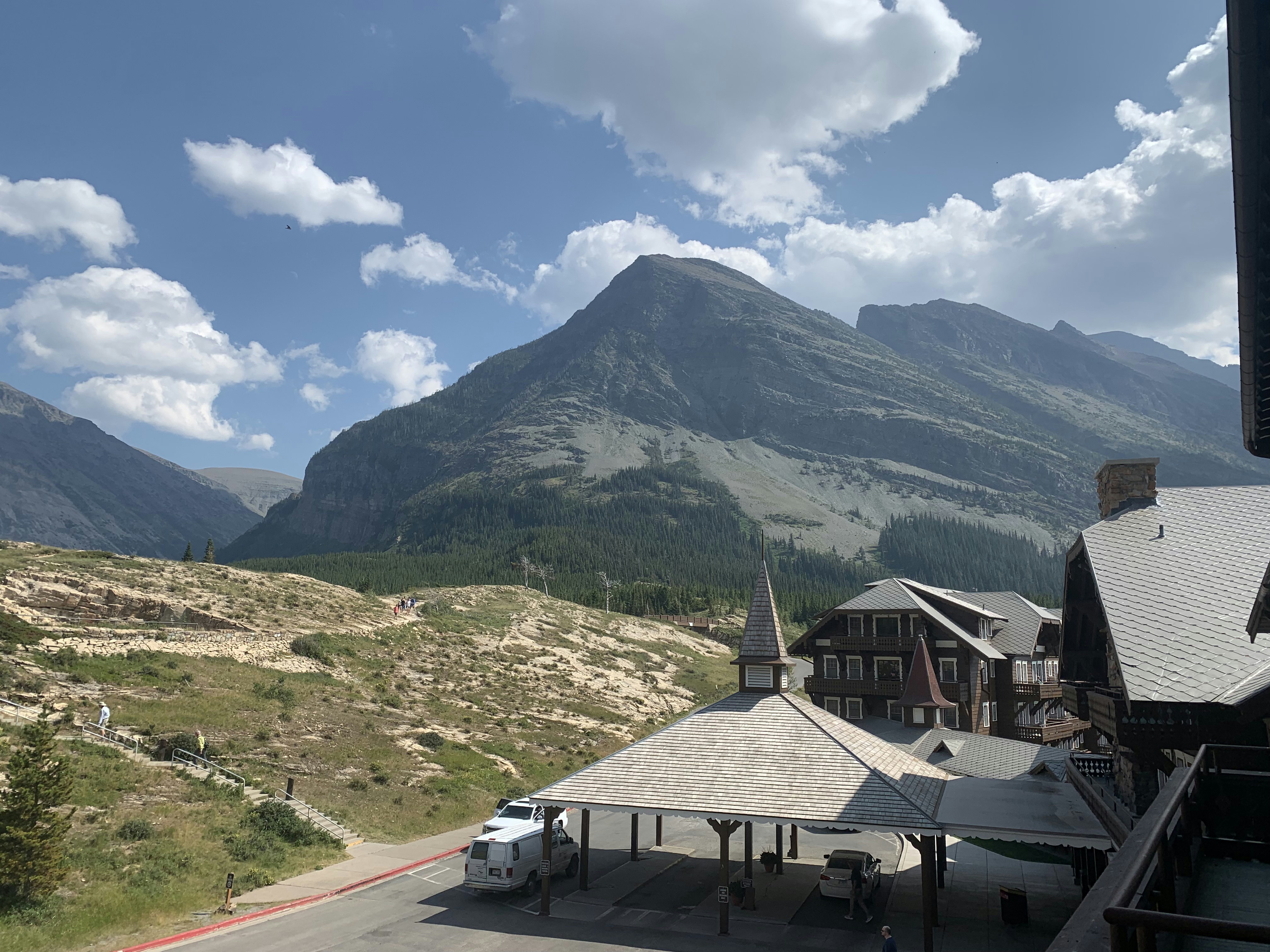 Granite Peak Overlook: Alpine Village Courtyard Beneath a Clear Sky