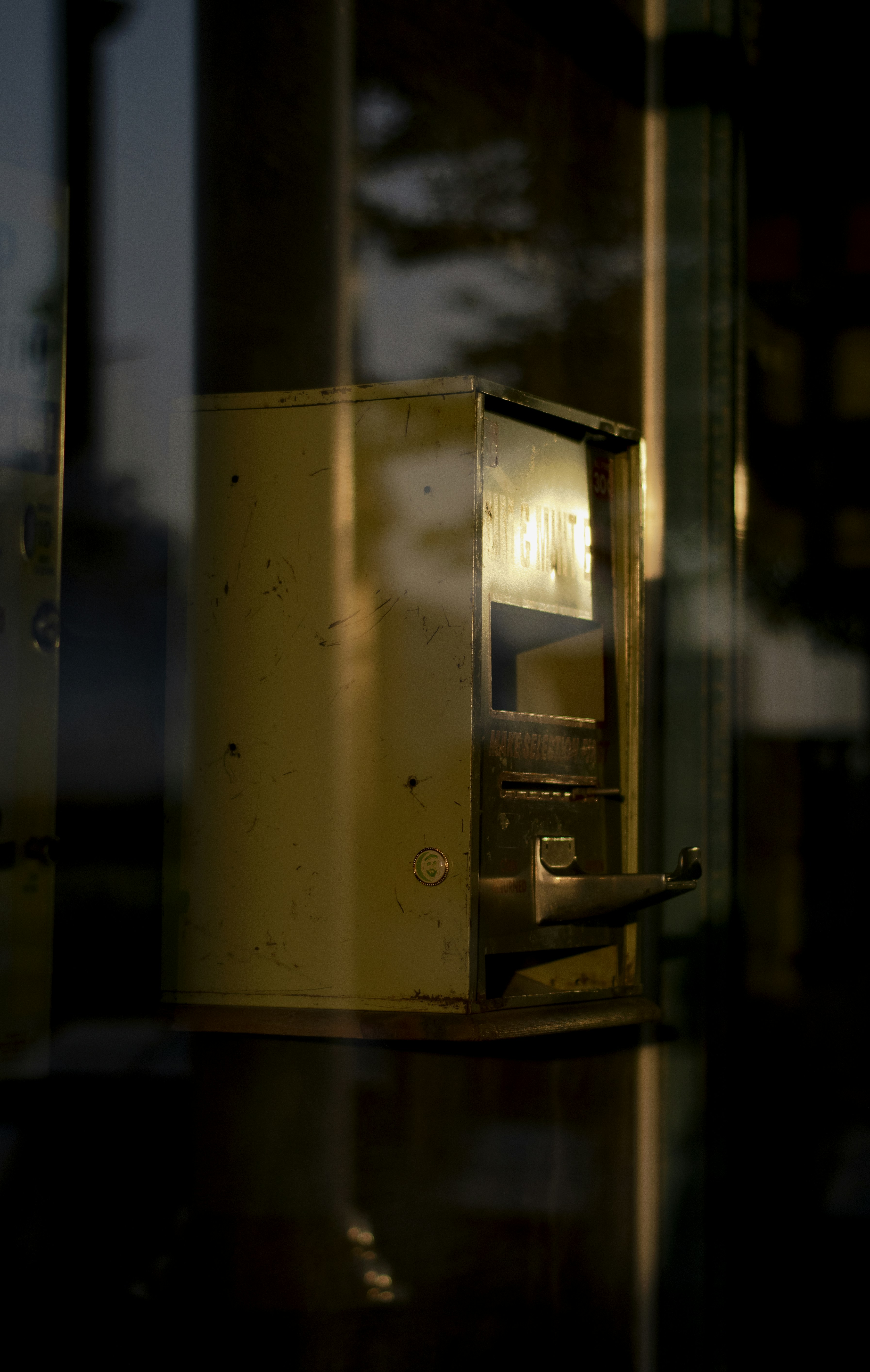 yellow and brown wooden post