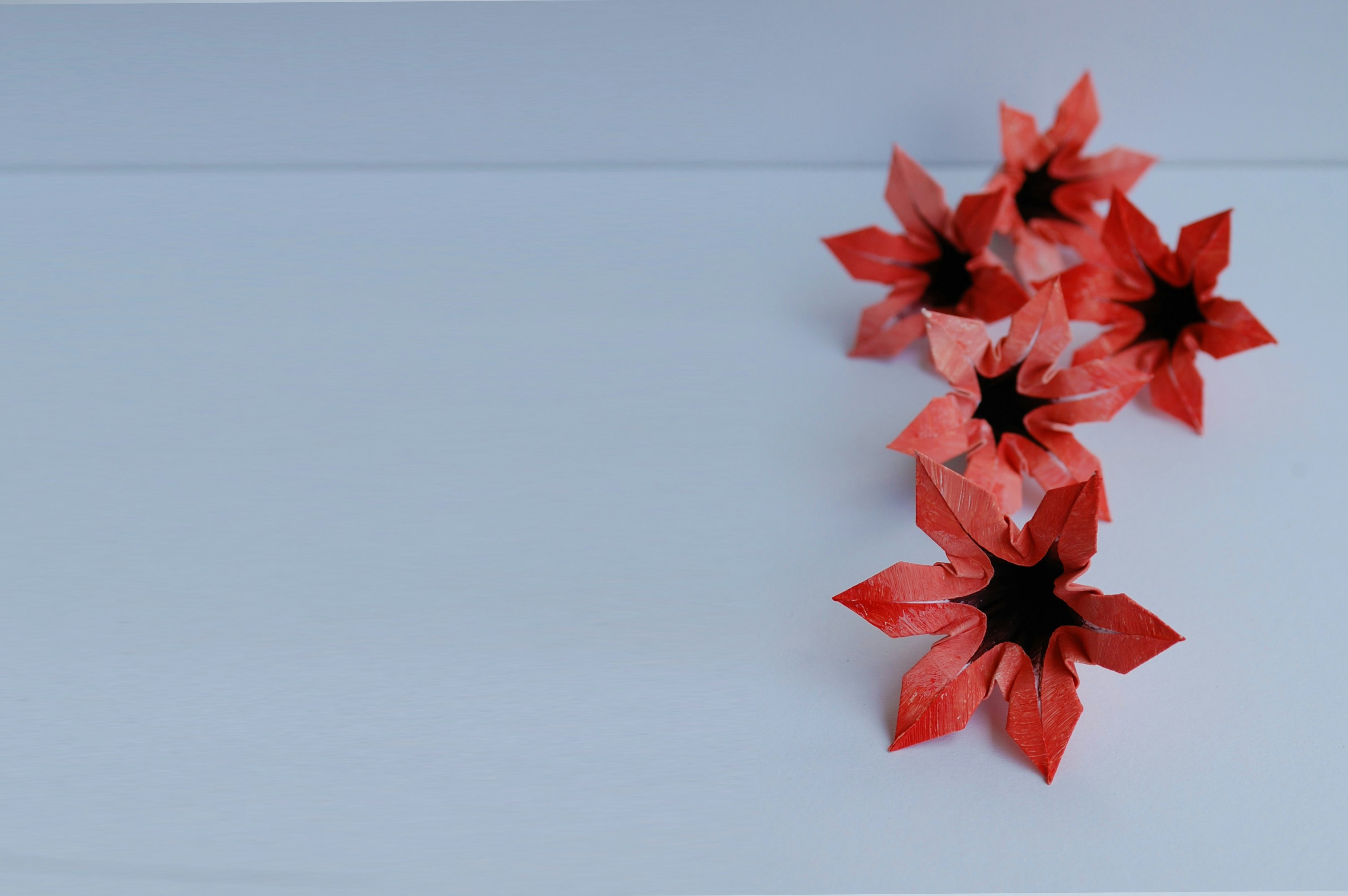 @origamiaround on instagram
Traditional origami lilies with six petals
