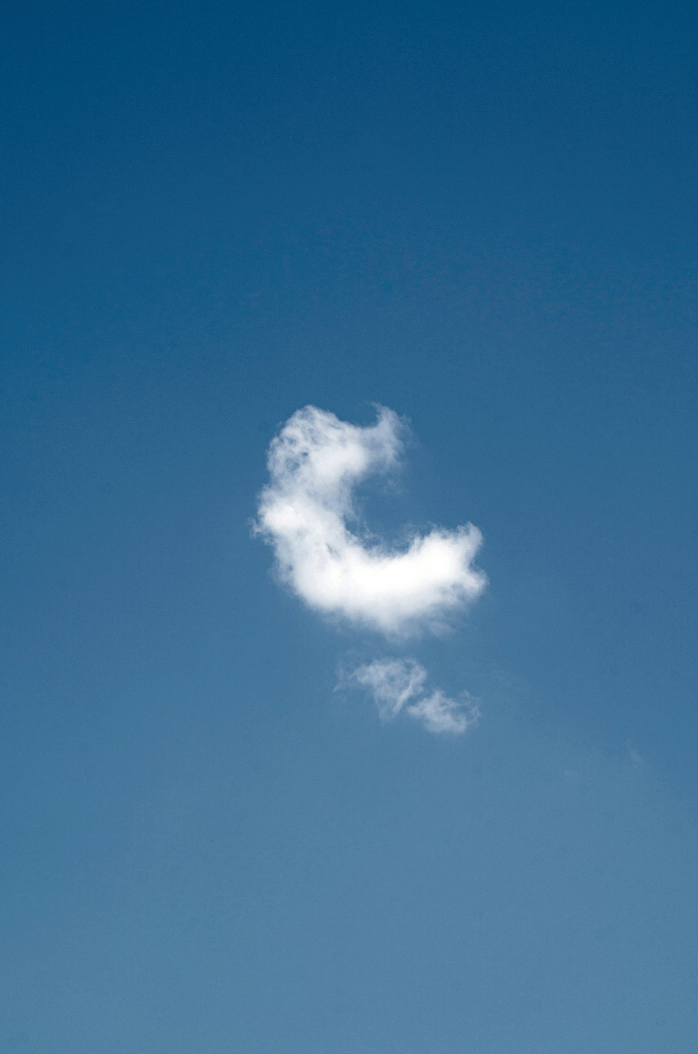 Soaring Puff: A Lone Cloud in a Clear Sky