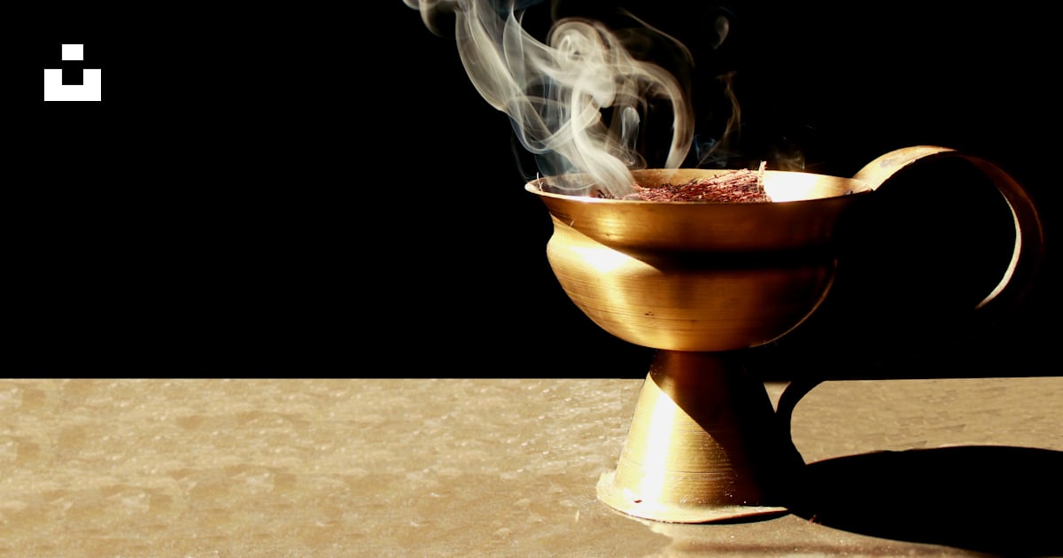 Tasse En Céramique Marron Avec Fumée Photo Photo Encens Gratuite Sur