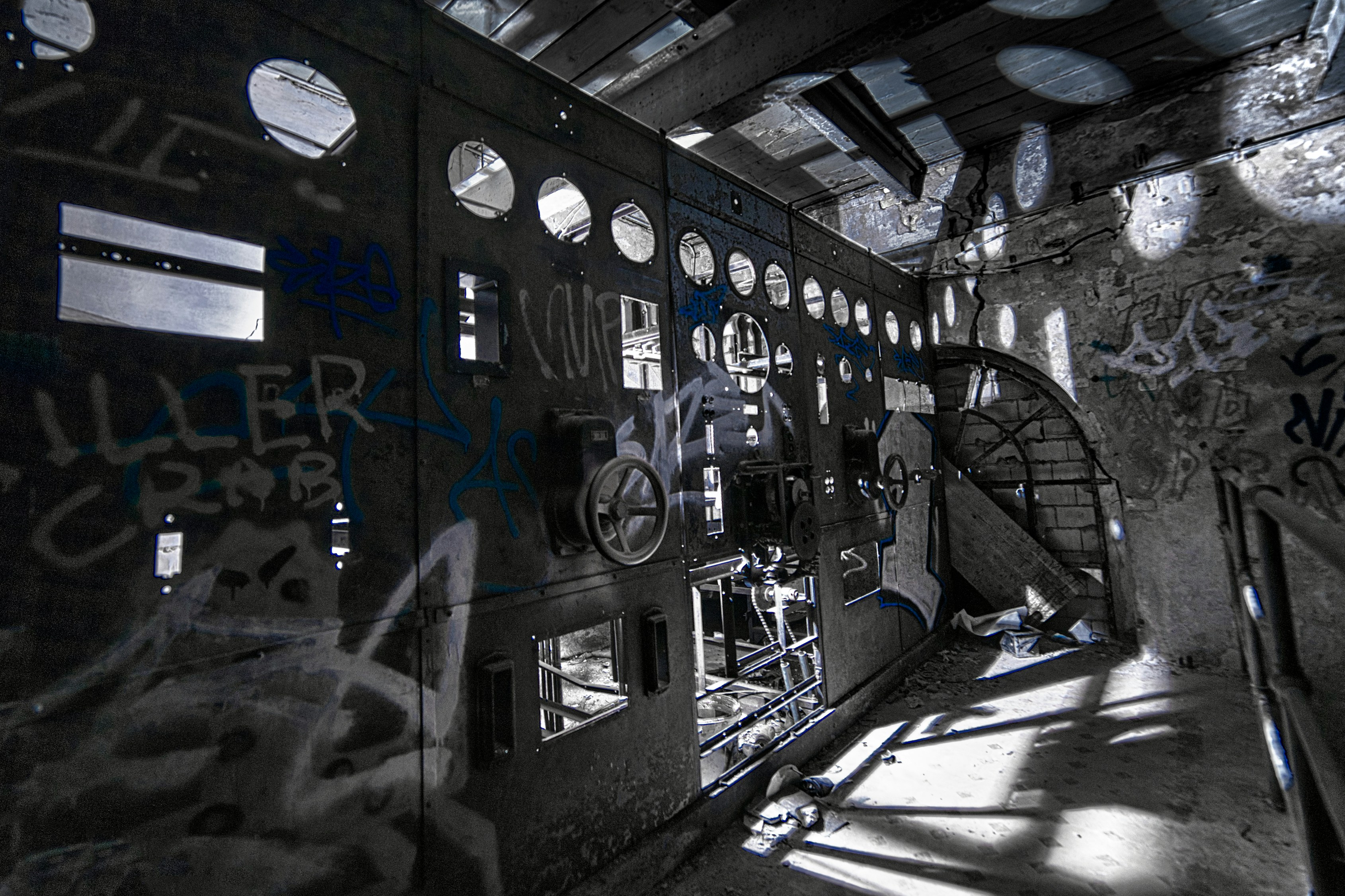 Urban Echoes in Monochromeiggii