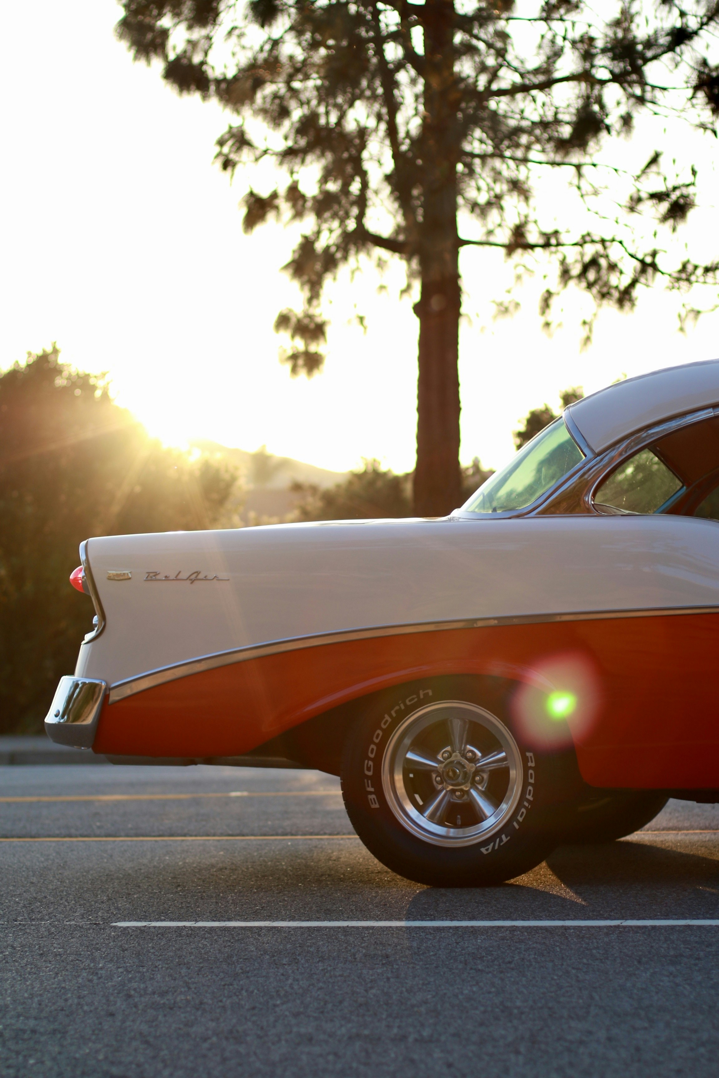 Chevrolet Camaro rouge et blanche photo – Photo Pneu Gratuite sur Unsplash