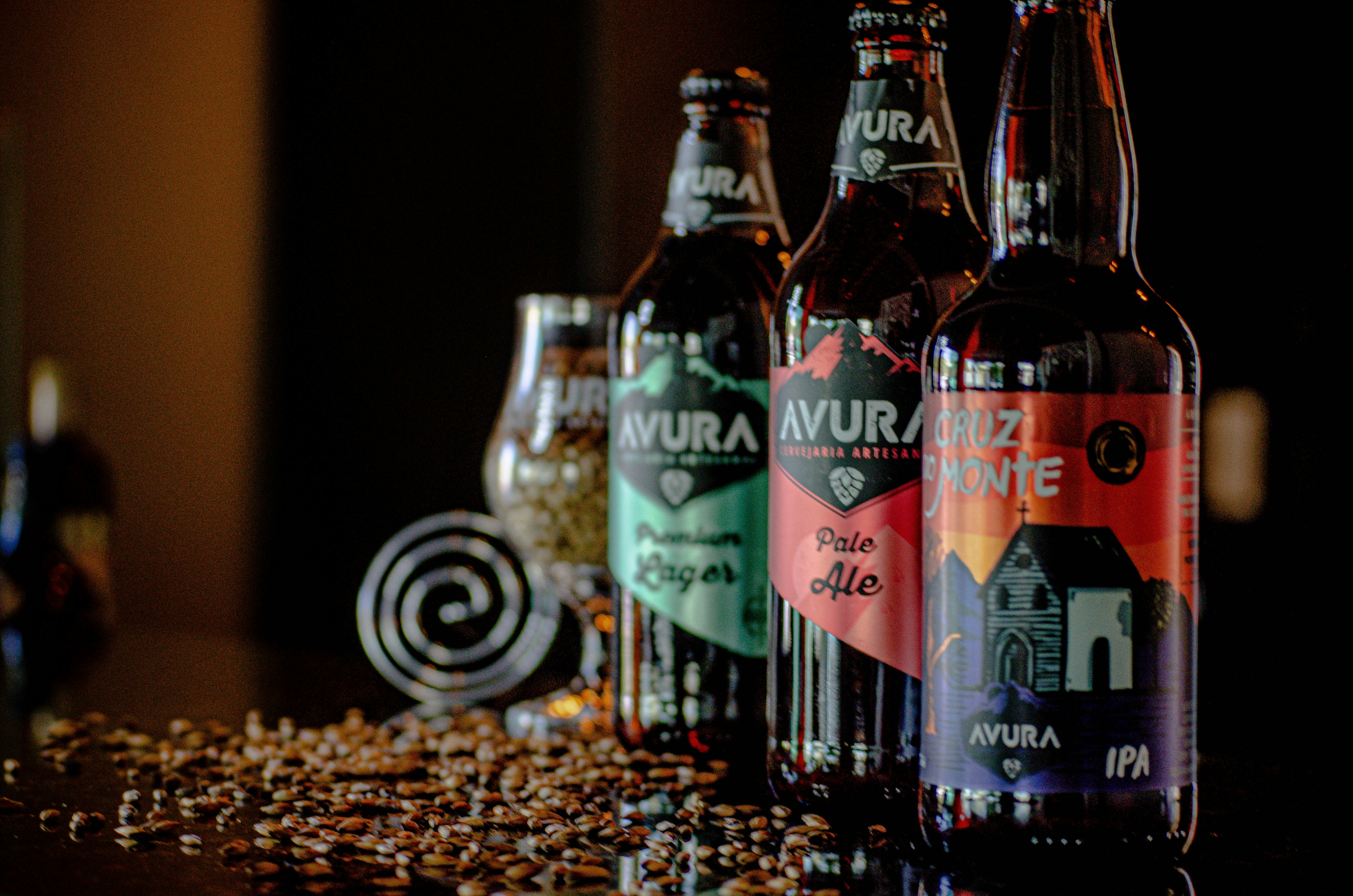 White and red labeled bottle photo – Free Beer Image on Unsplash