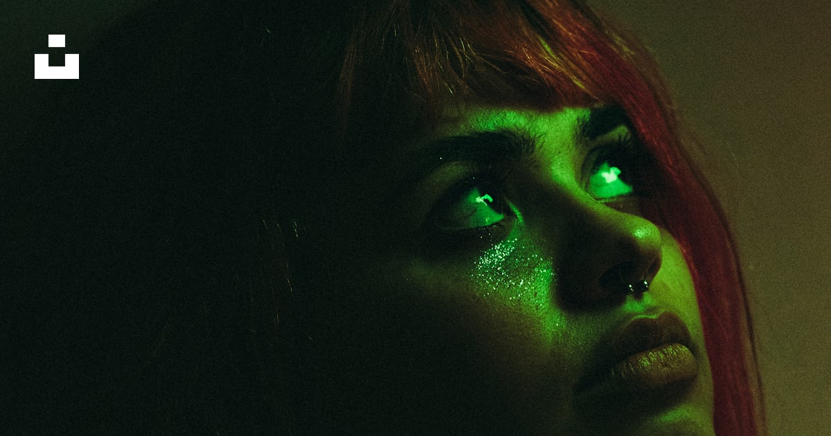 Mujer De Ojos Verdes Y Cabello Castaño Foto Imagen De Verde Gratuita