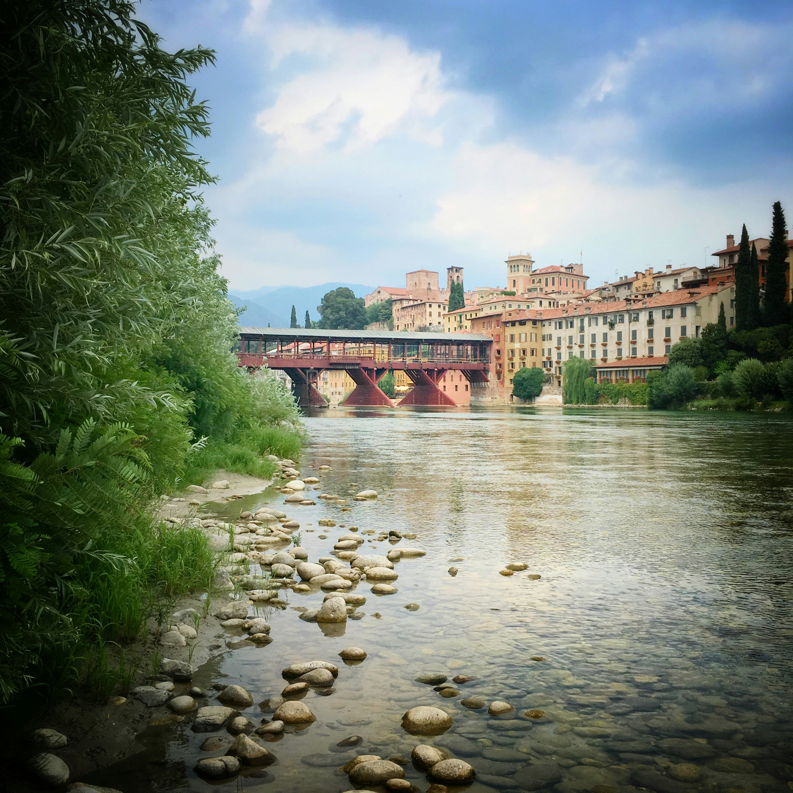 Définition de vis-à-vis | Dictionnaire français