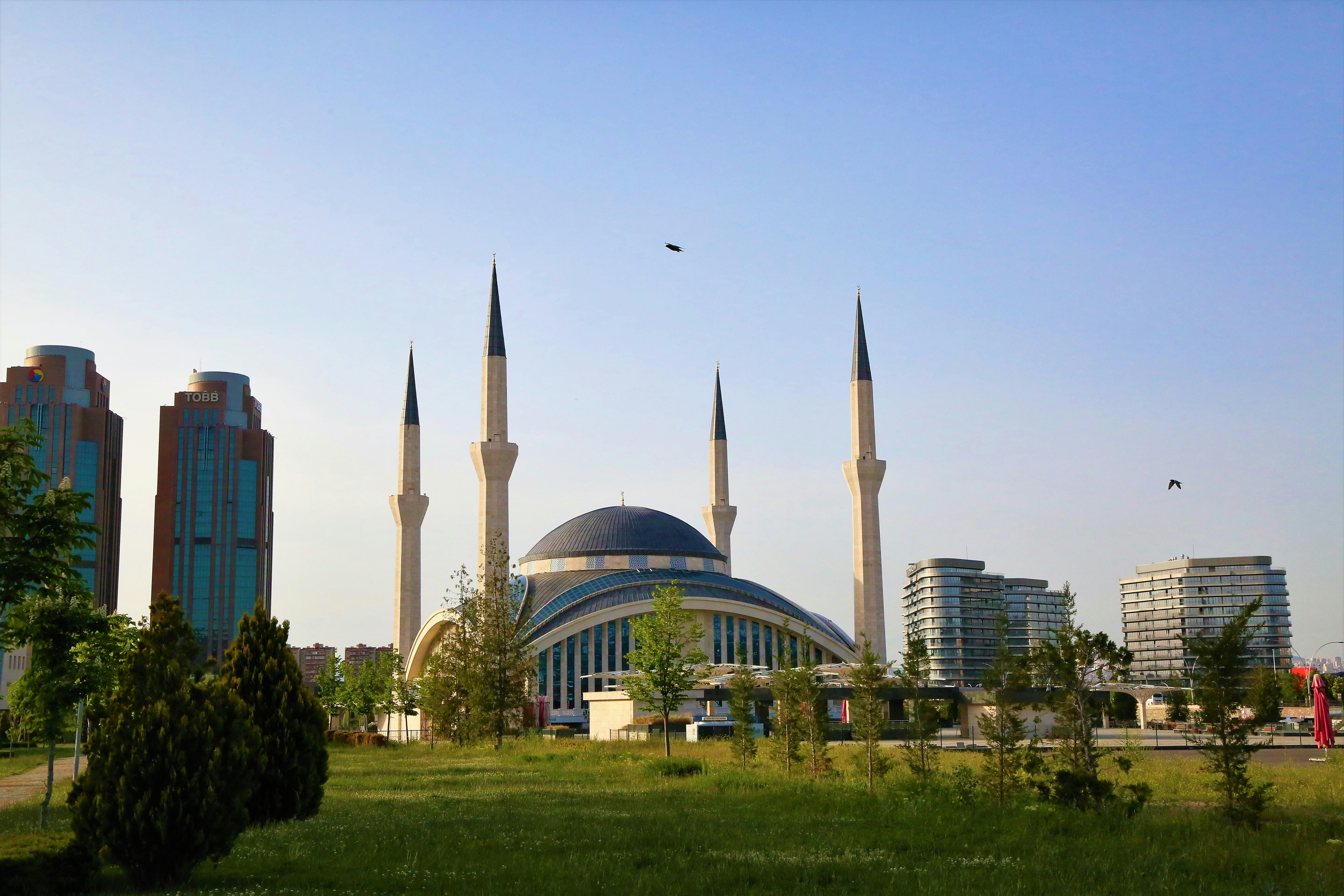 Ramazan, cami, minare, mimari | brown concrete building under blue sky during daytime