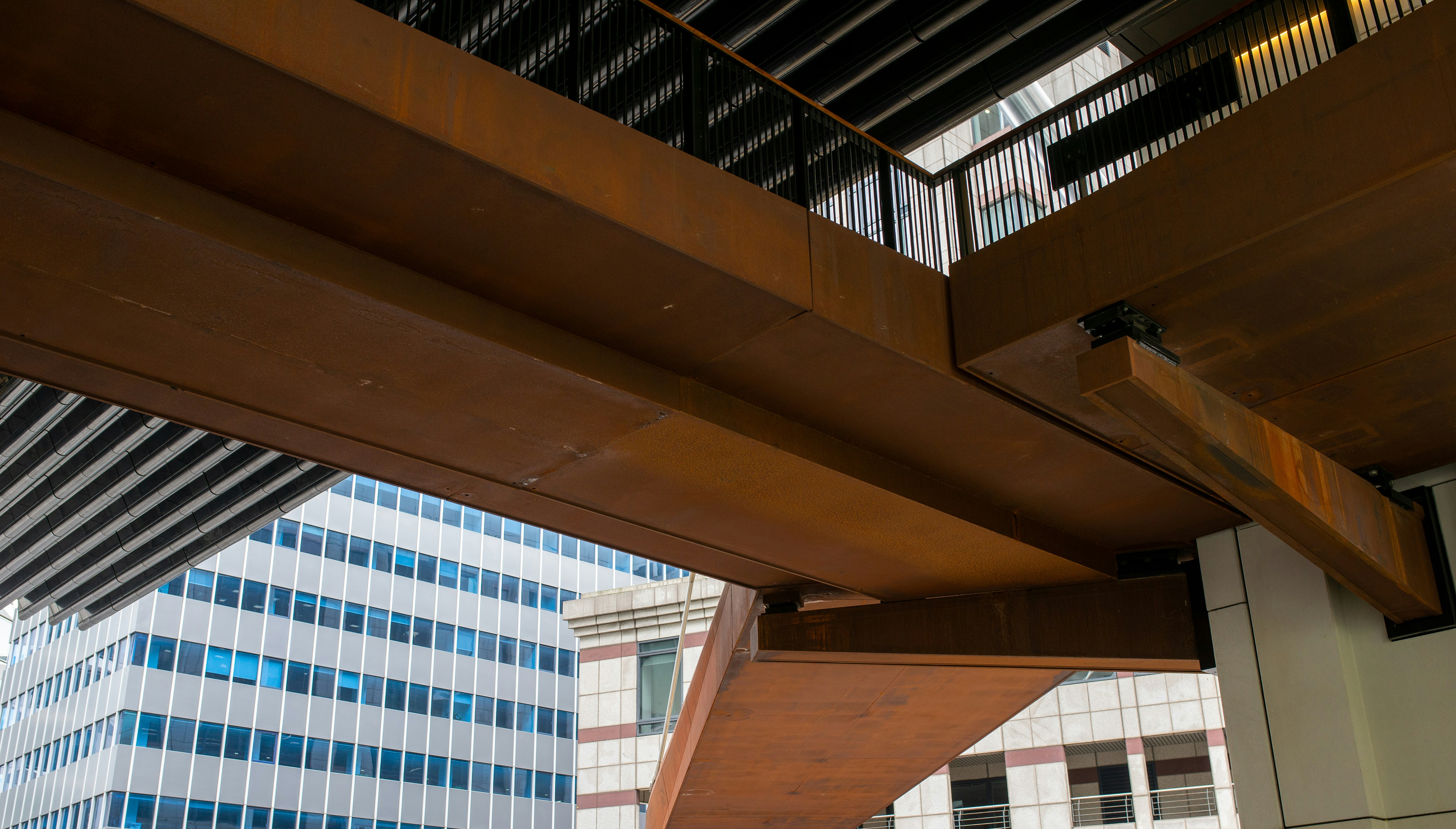 Under the Steel Cantilever: City Frames Through Industrial Trusses
