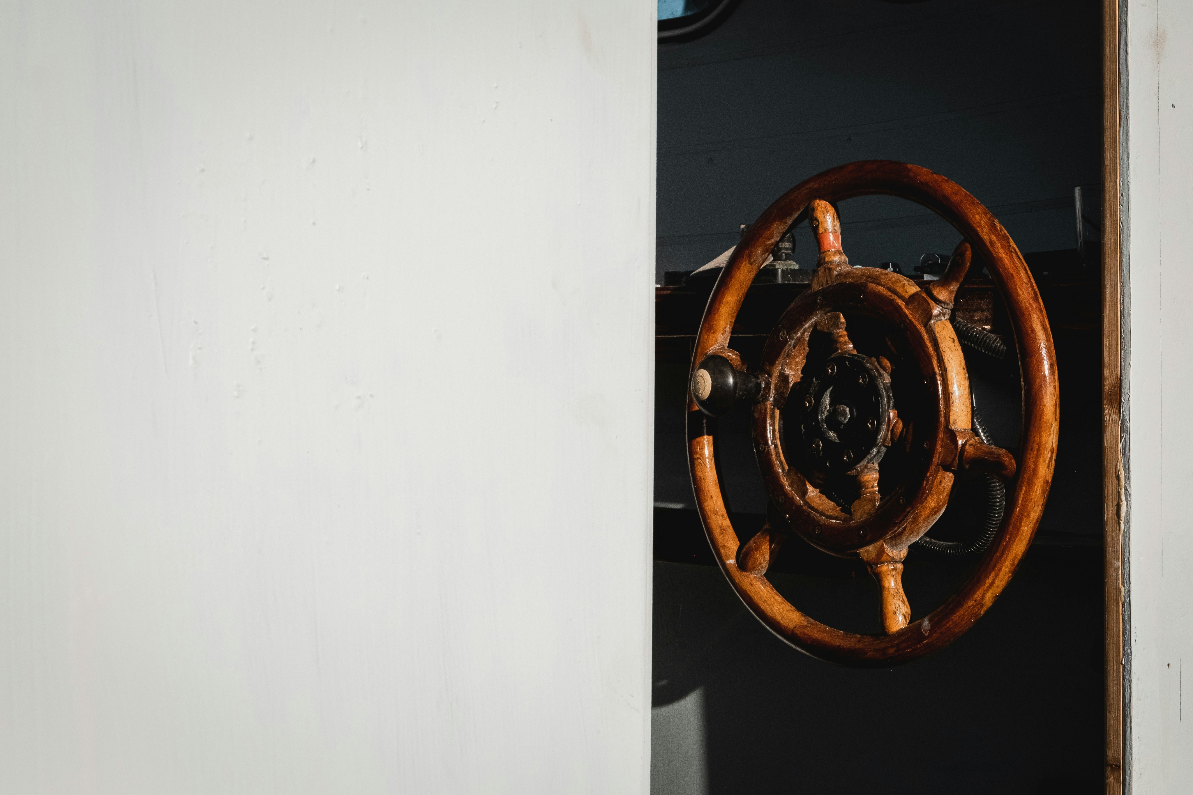 Rust-Circus: The Ship Wheel Emerges from the White Sliver