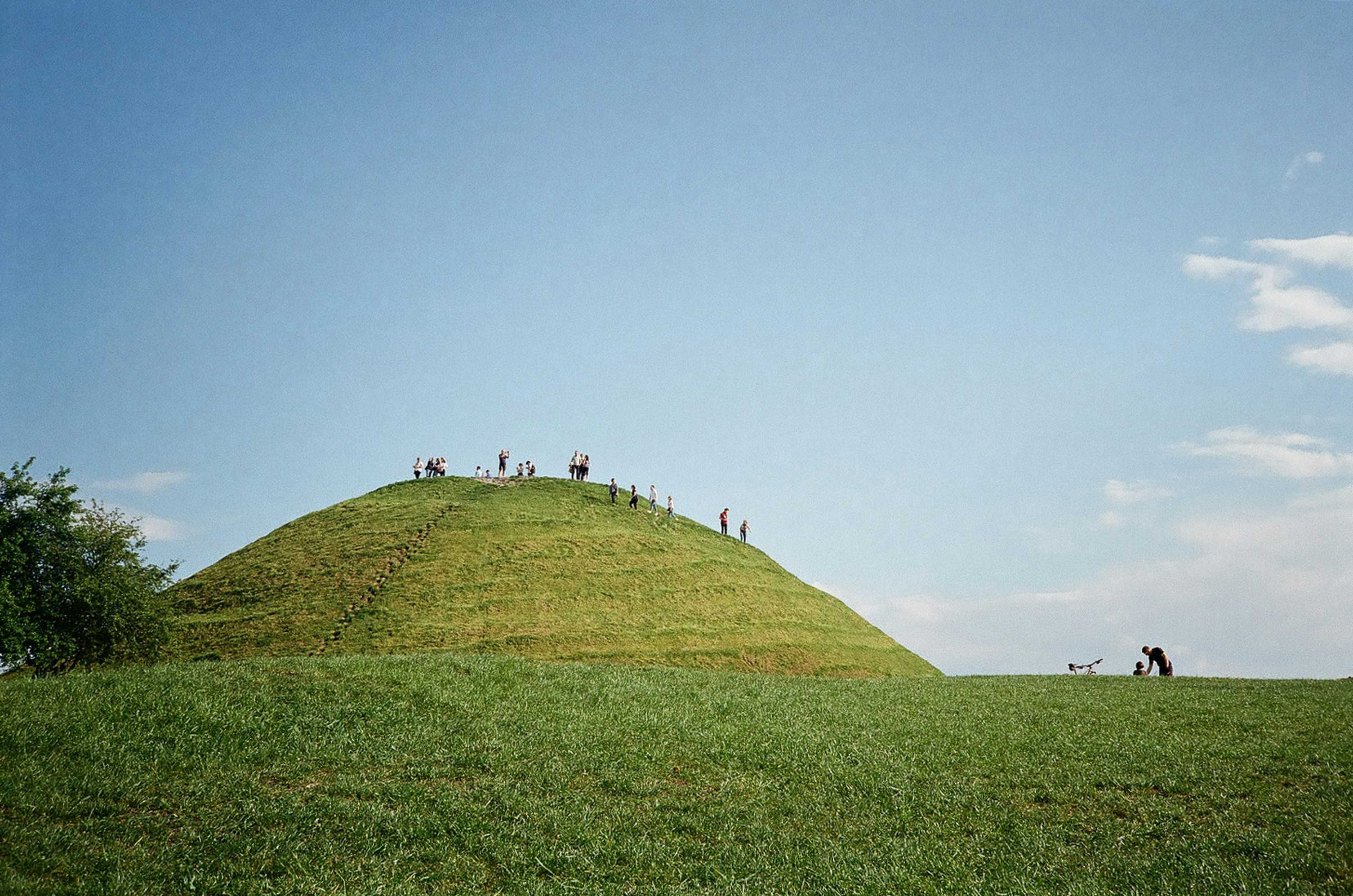 Définition de tertre | Dictionnaire français