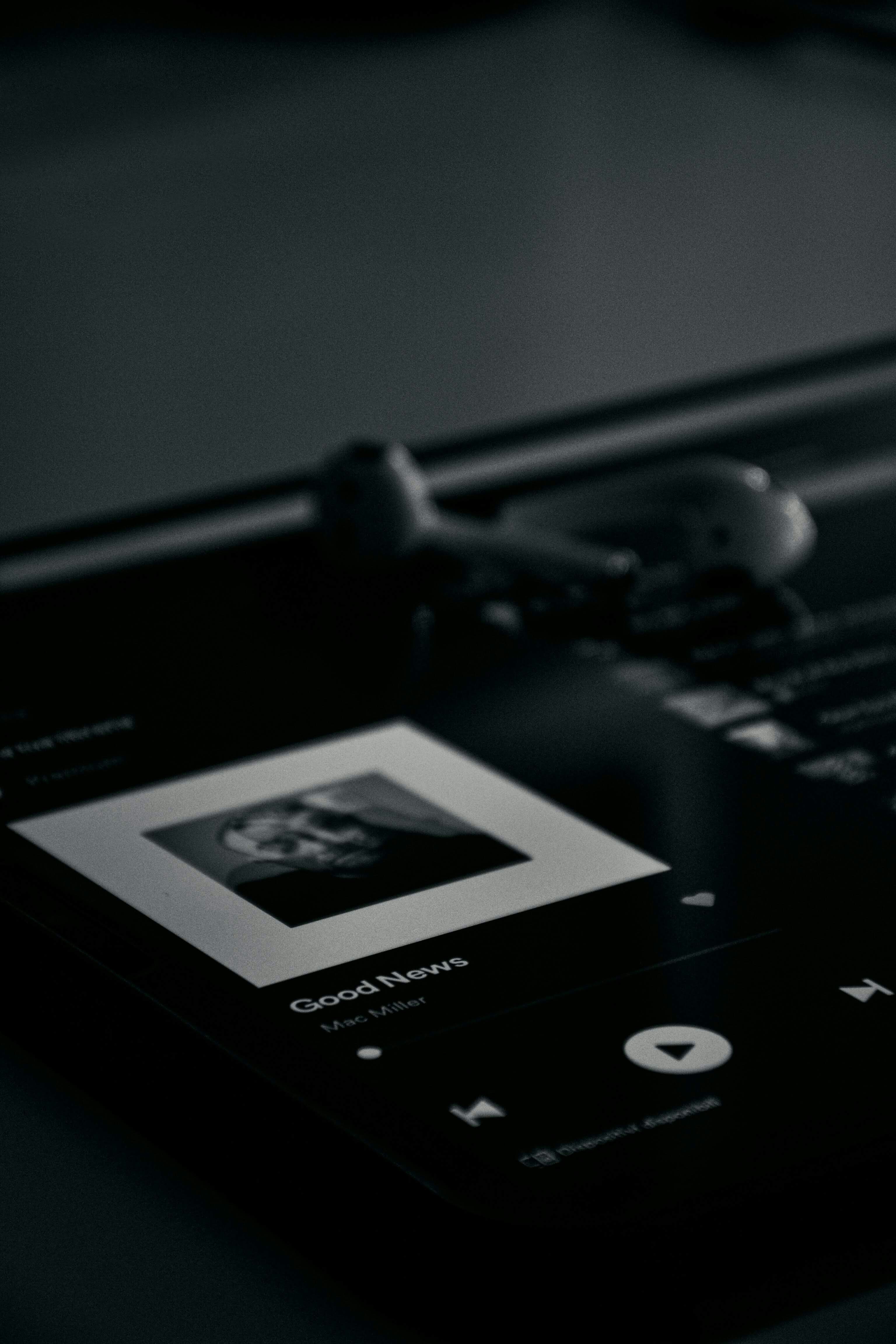 Black and white music player photo – Free Grey Image on Unsplash