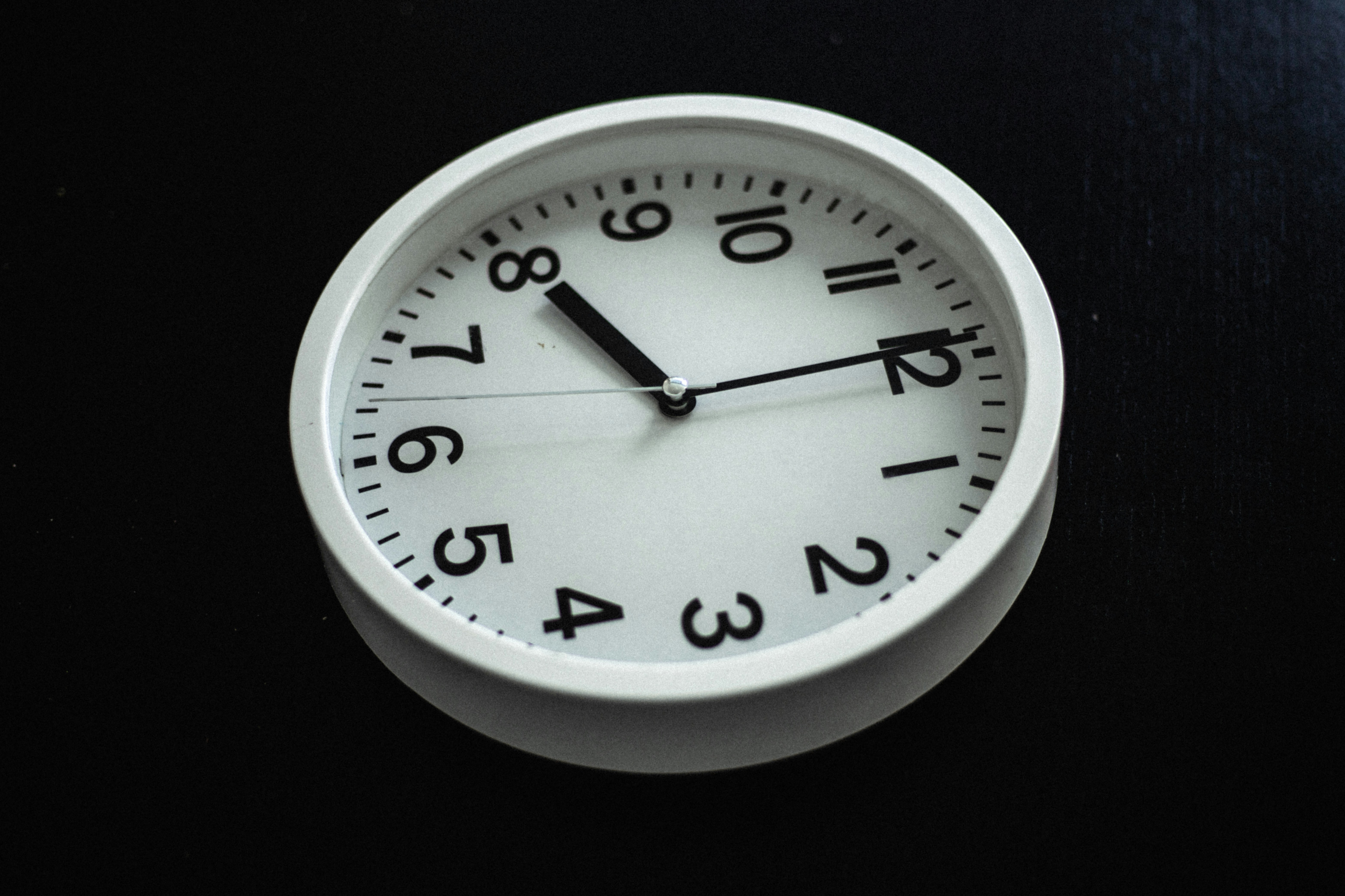 Noir Dial: A White Clock Halts Time Against Velvet Darkness