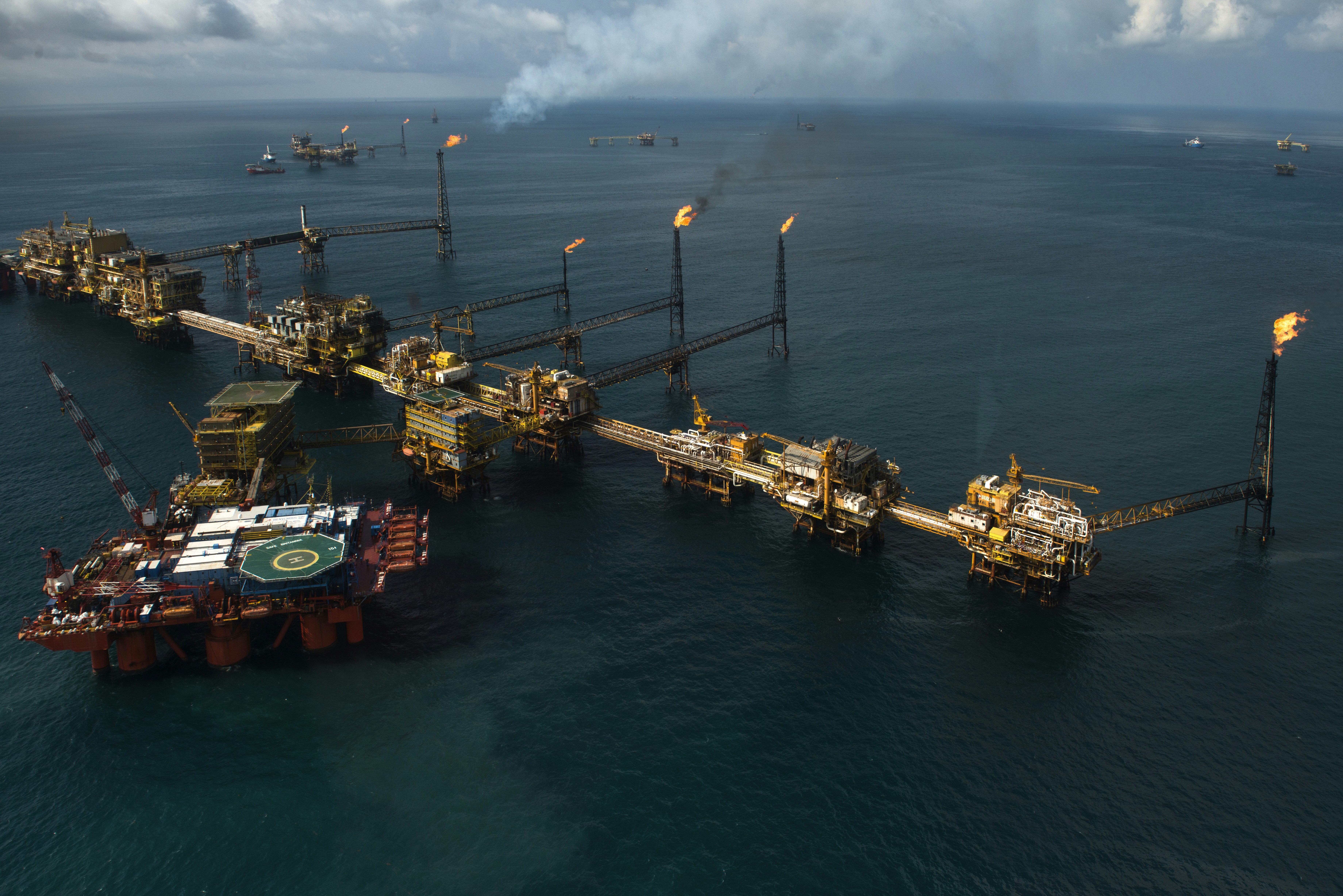 Oilfield Pictures | Download Free Images on Unsplash