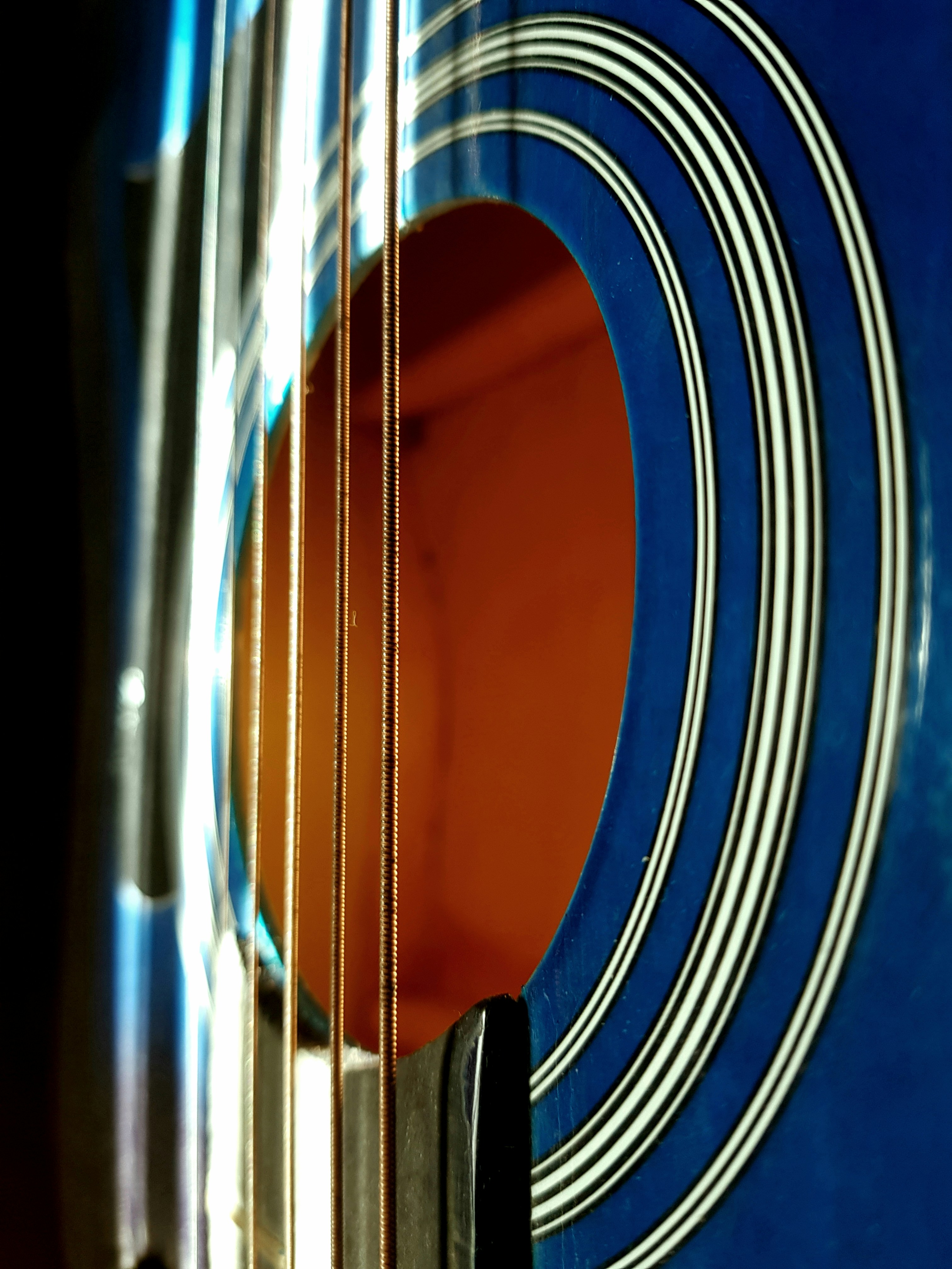brown and black acoustic guitar