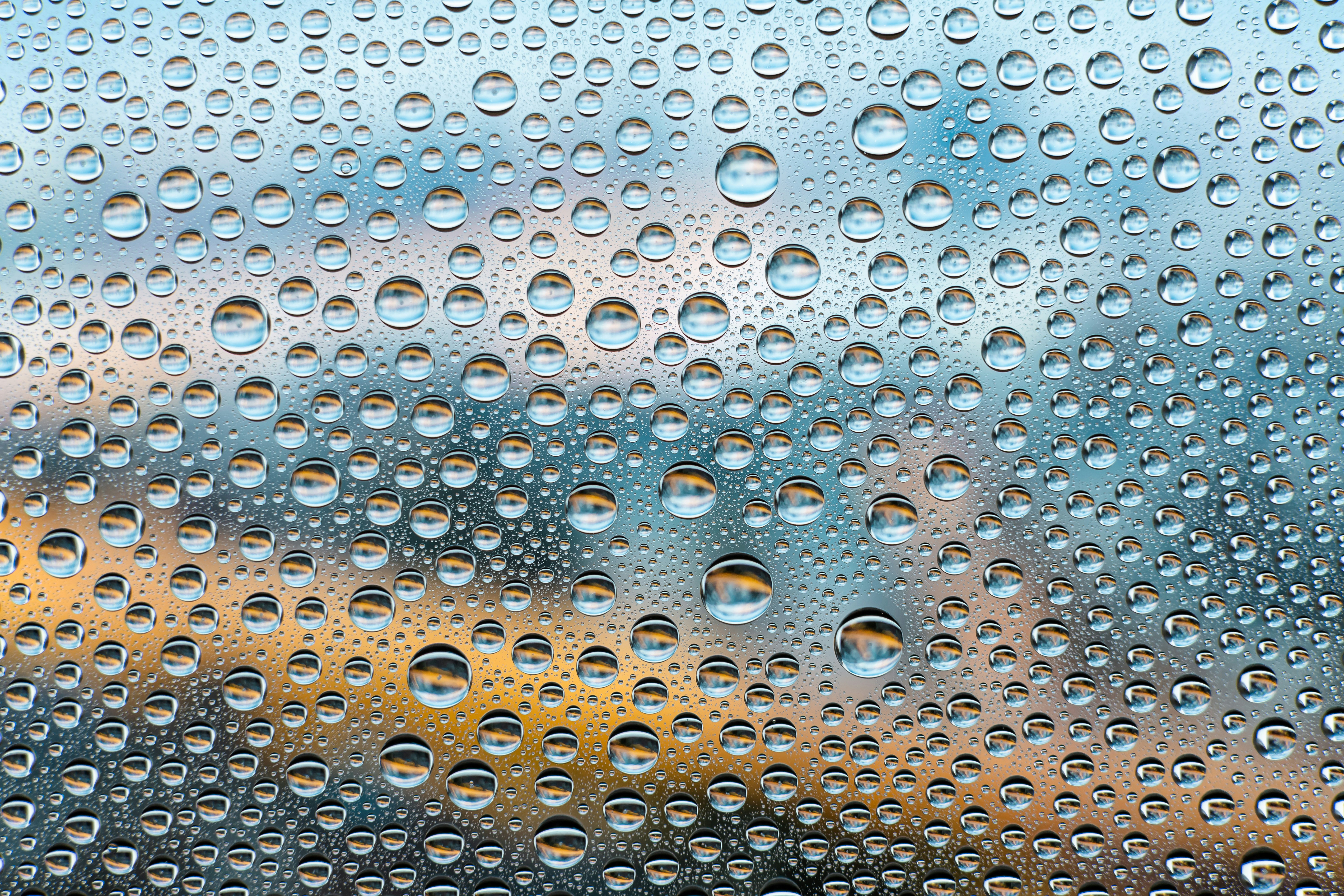 A close up of a window with rain drops photo – Free Rug Image on Unsplash