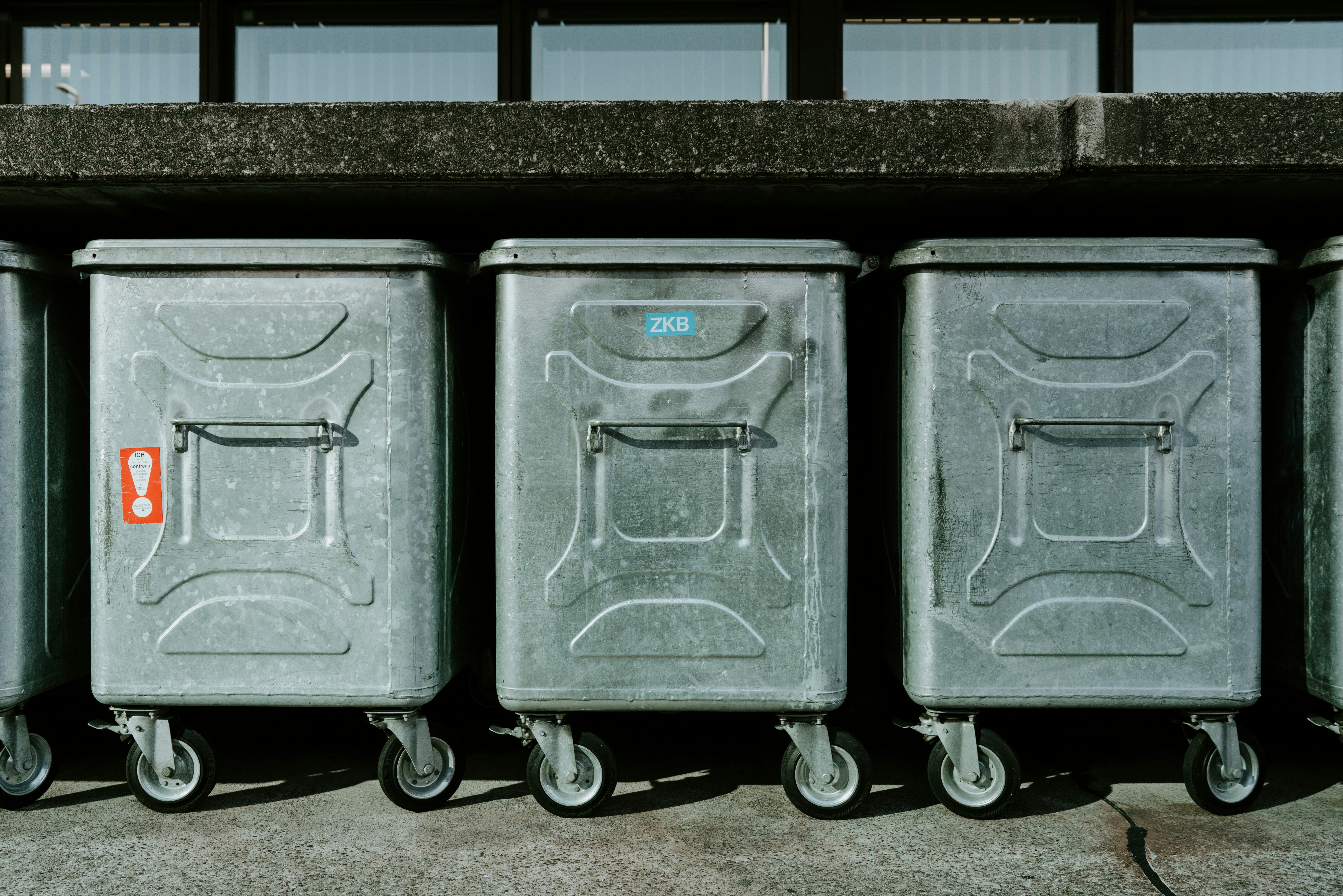 Trash Can Pictures | Download Free Images on Unsplash