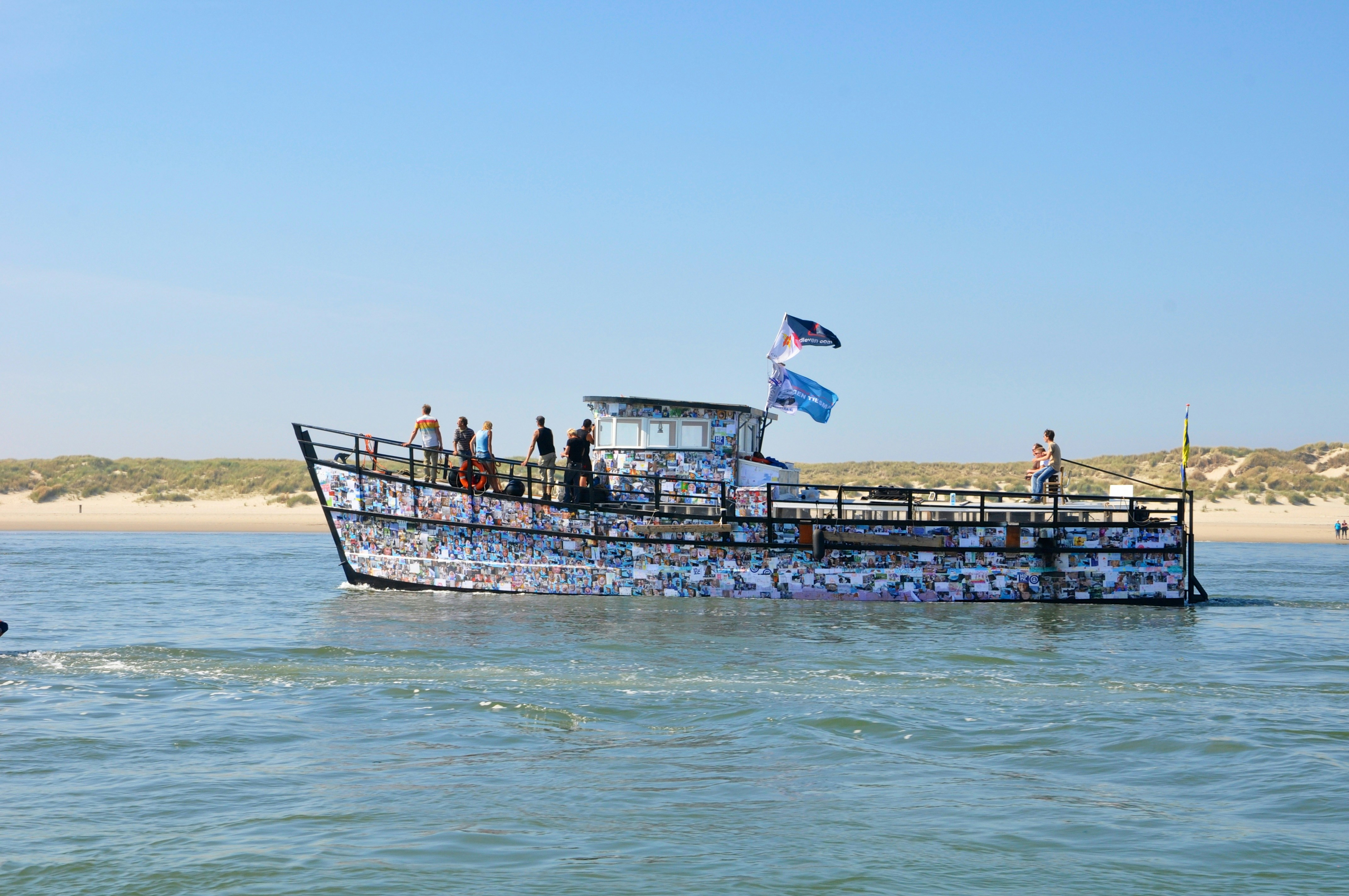 Personas en el barco en el mar durante el día foto – Imagen de VLieland ...