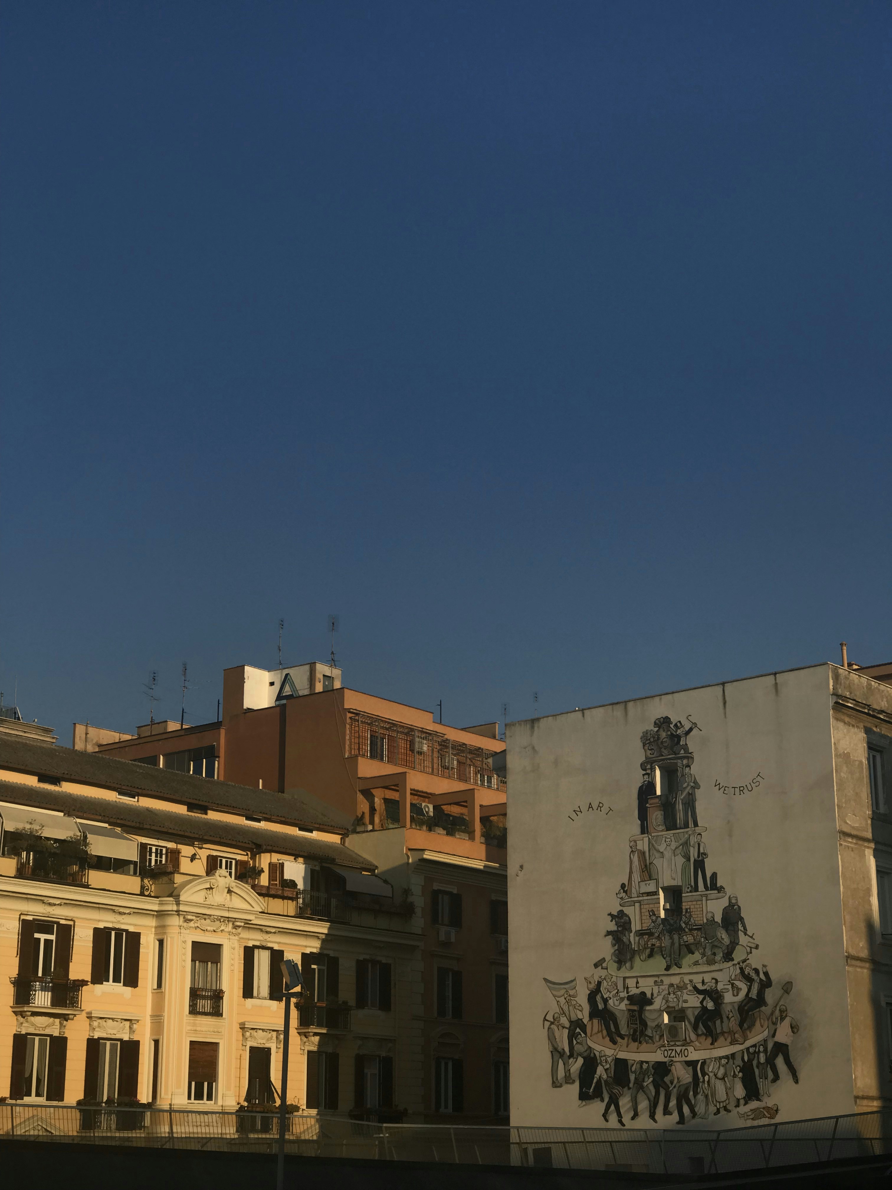 Monumental Mural at Dusk: The City’s Silent Portrait