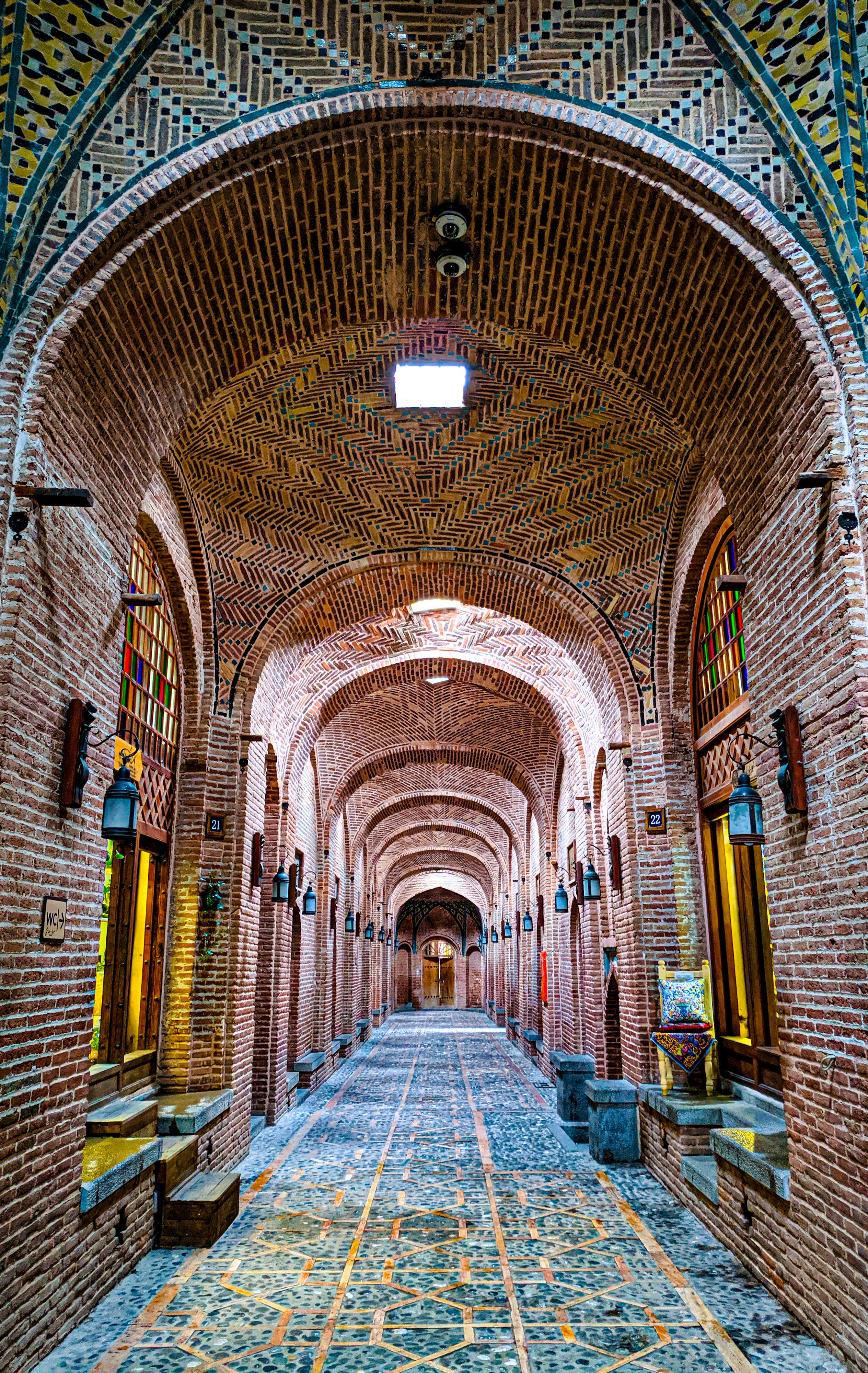 Brown and beige brick hallway photo – Free Iran Image on Unsplash