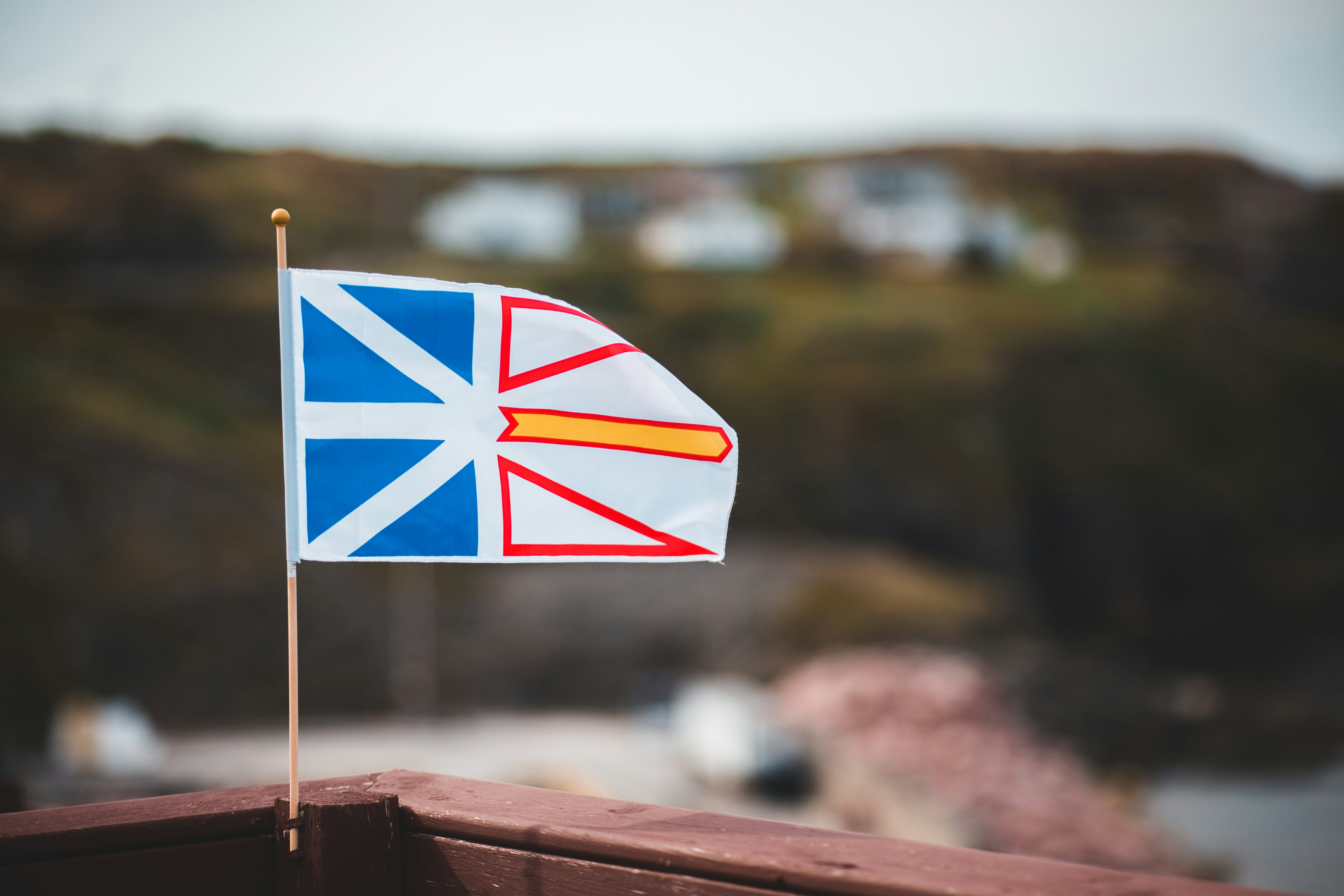 Flag at the Edge: A Bold Union on a Quiet Cliff