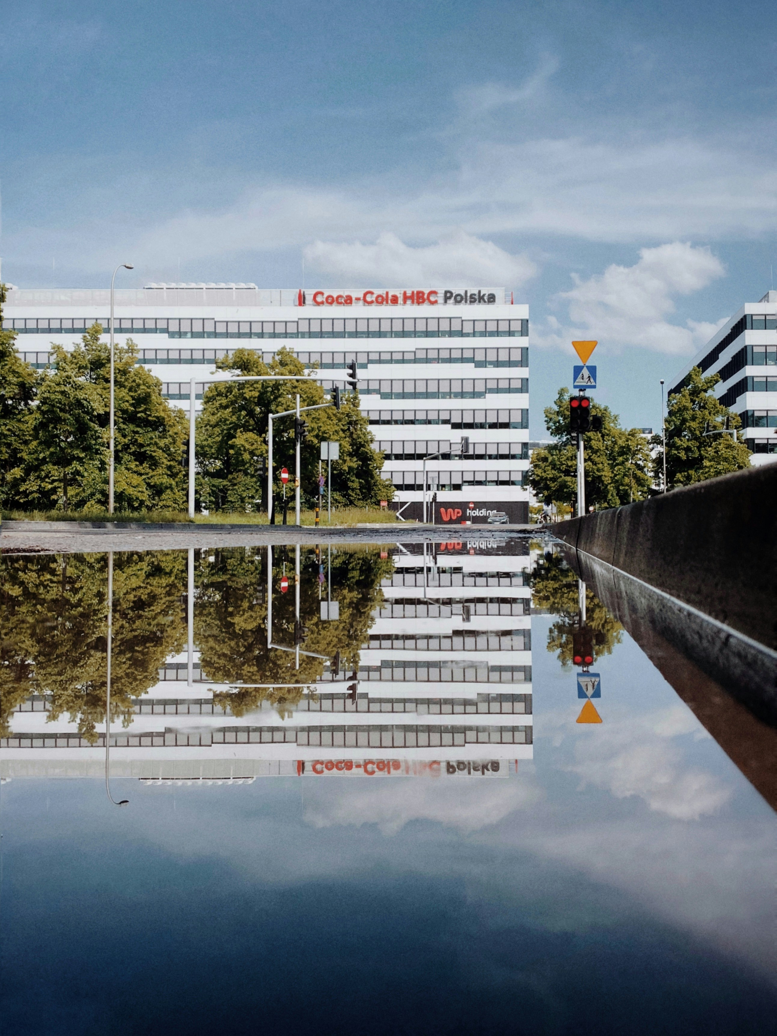 Mirror Street: Urban Reflections on a Quiet Avenue