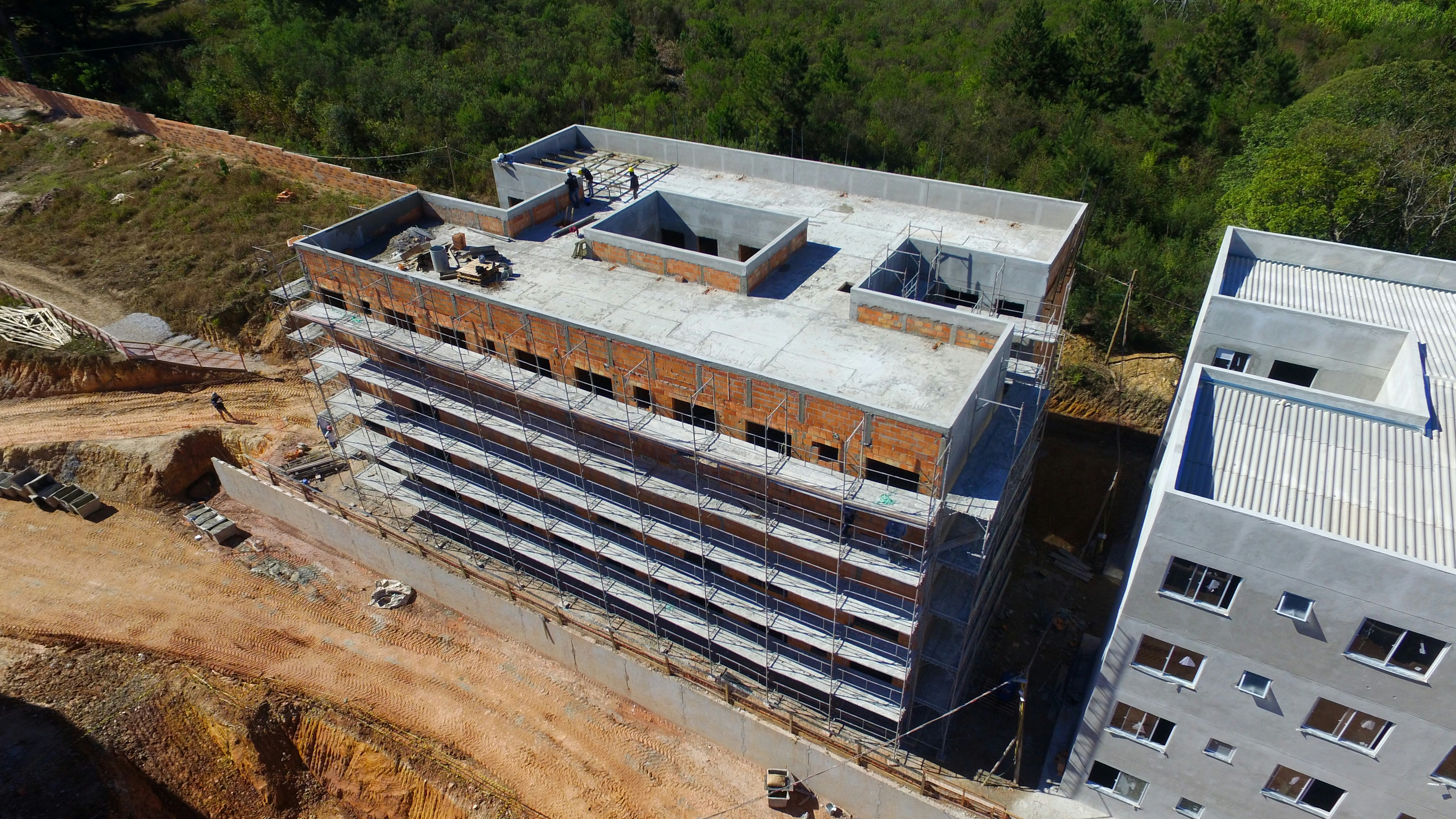 Elevated Perspectives: Urban Development Amidst Verdant Surroundings
