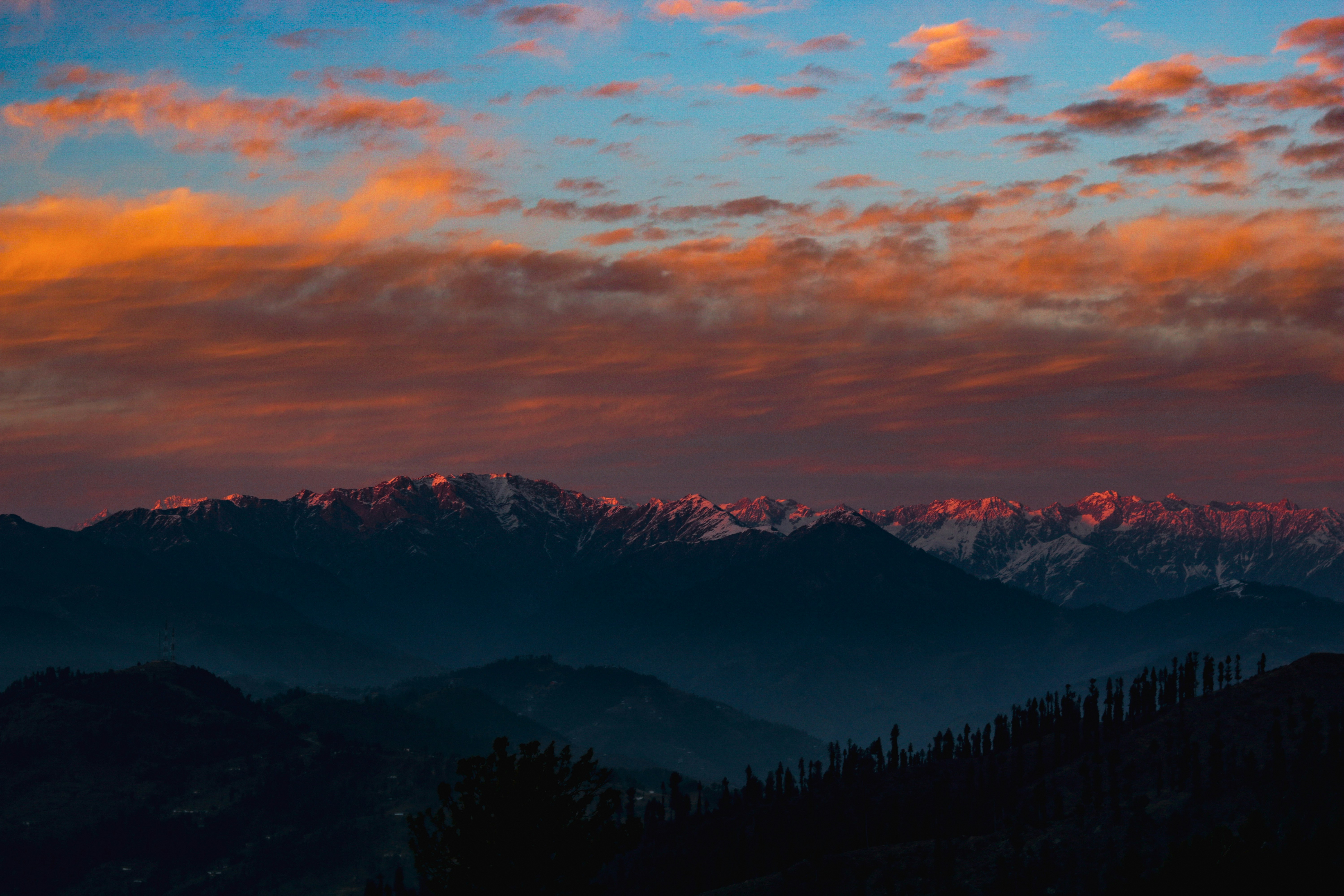 A view of a mountain range at sunset photo – Free Sunset Image on Unsplash