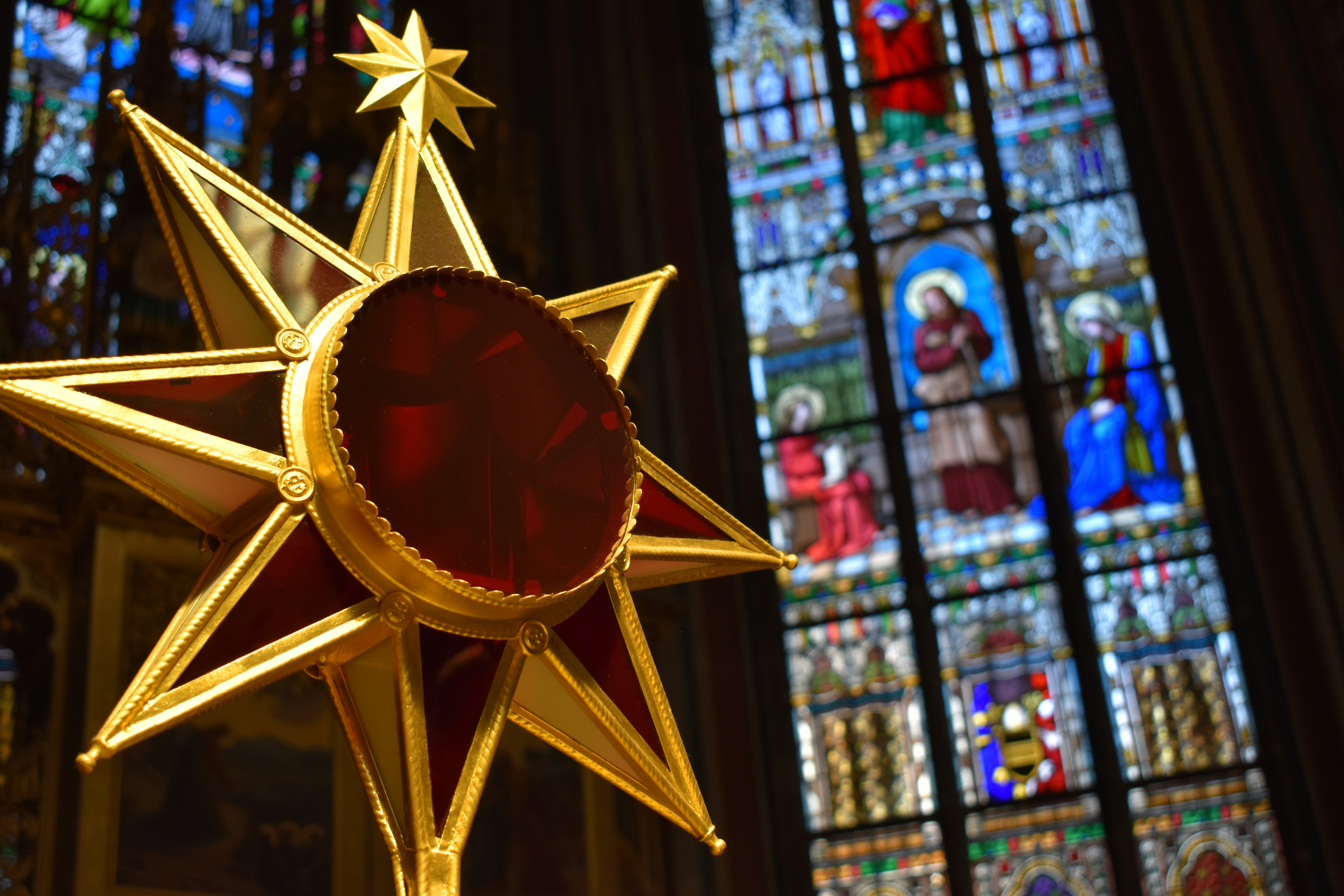 Gold and red star decor photo – Free Veitsdom Image on Unsplash