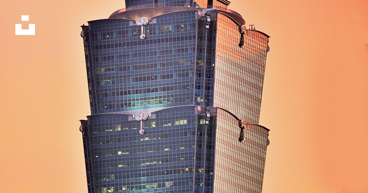 黒と灰色のコンクリートの建物の写真 Unsplashの建物の無料画像