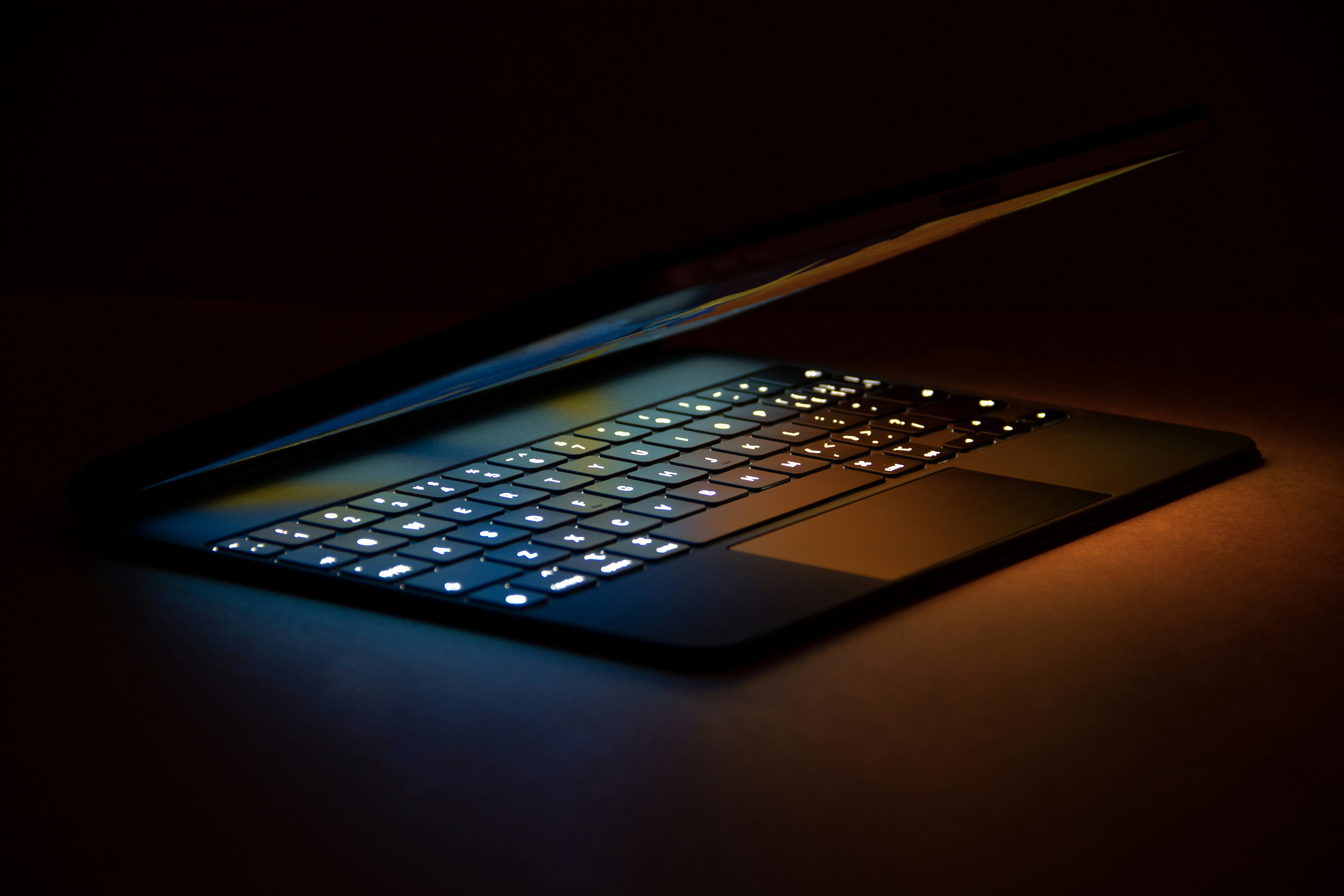 Black and blue laptop computer photo – Free Image on Unsplash