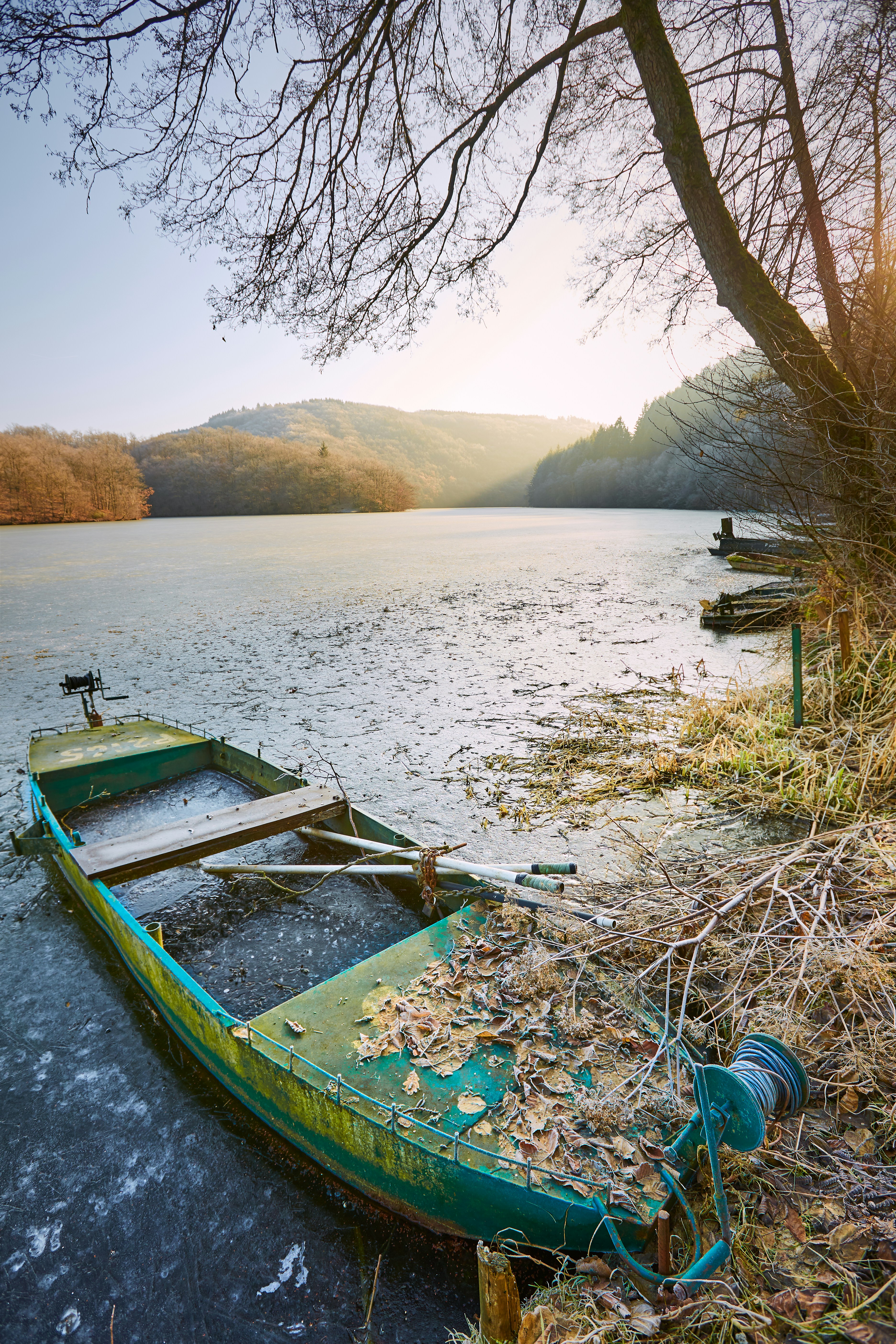 I discovered this small boat while just wandering the colds woods after a sunrise-shoot