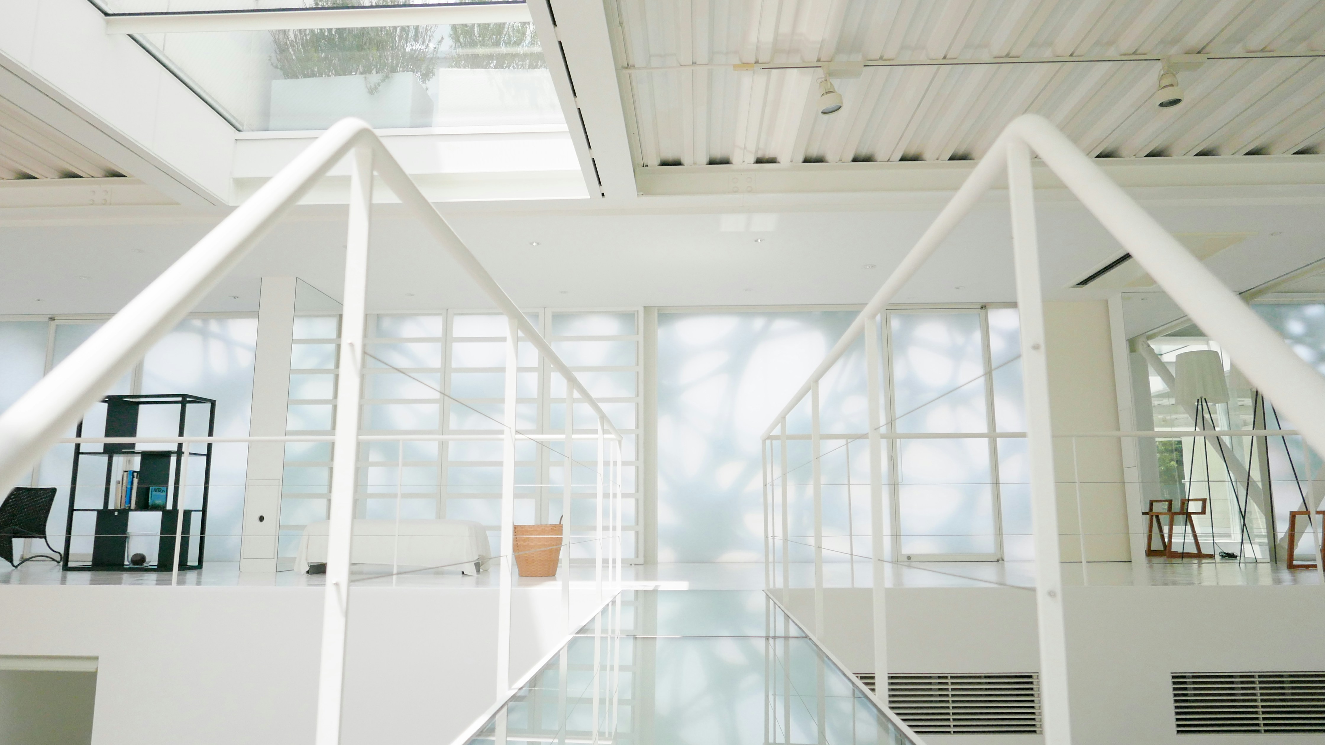 White and clear glass building photo – Free Japan Image on Unsplash