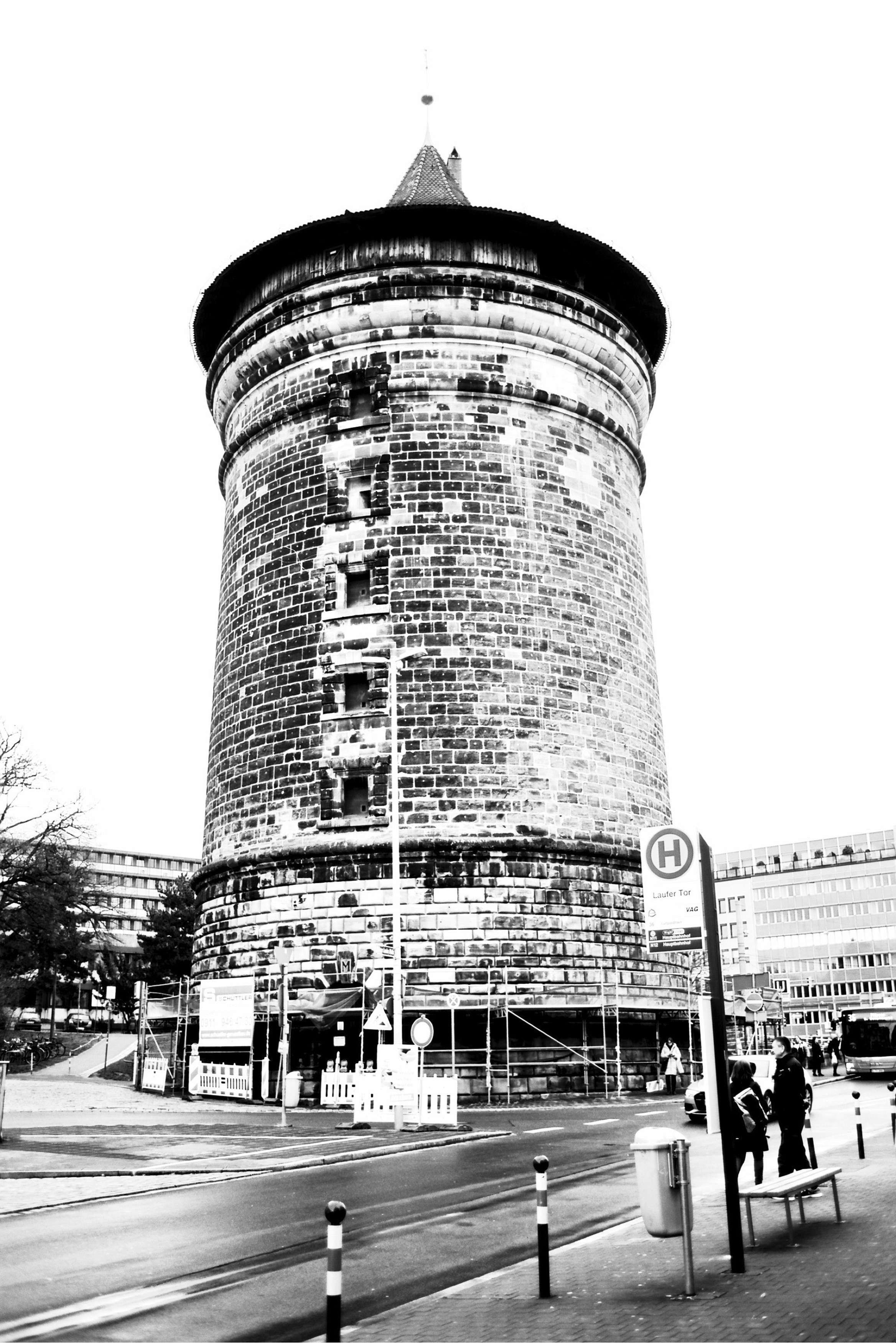 The Circular Keep: A Timeless Tower Surrounded by Modern Streets