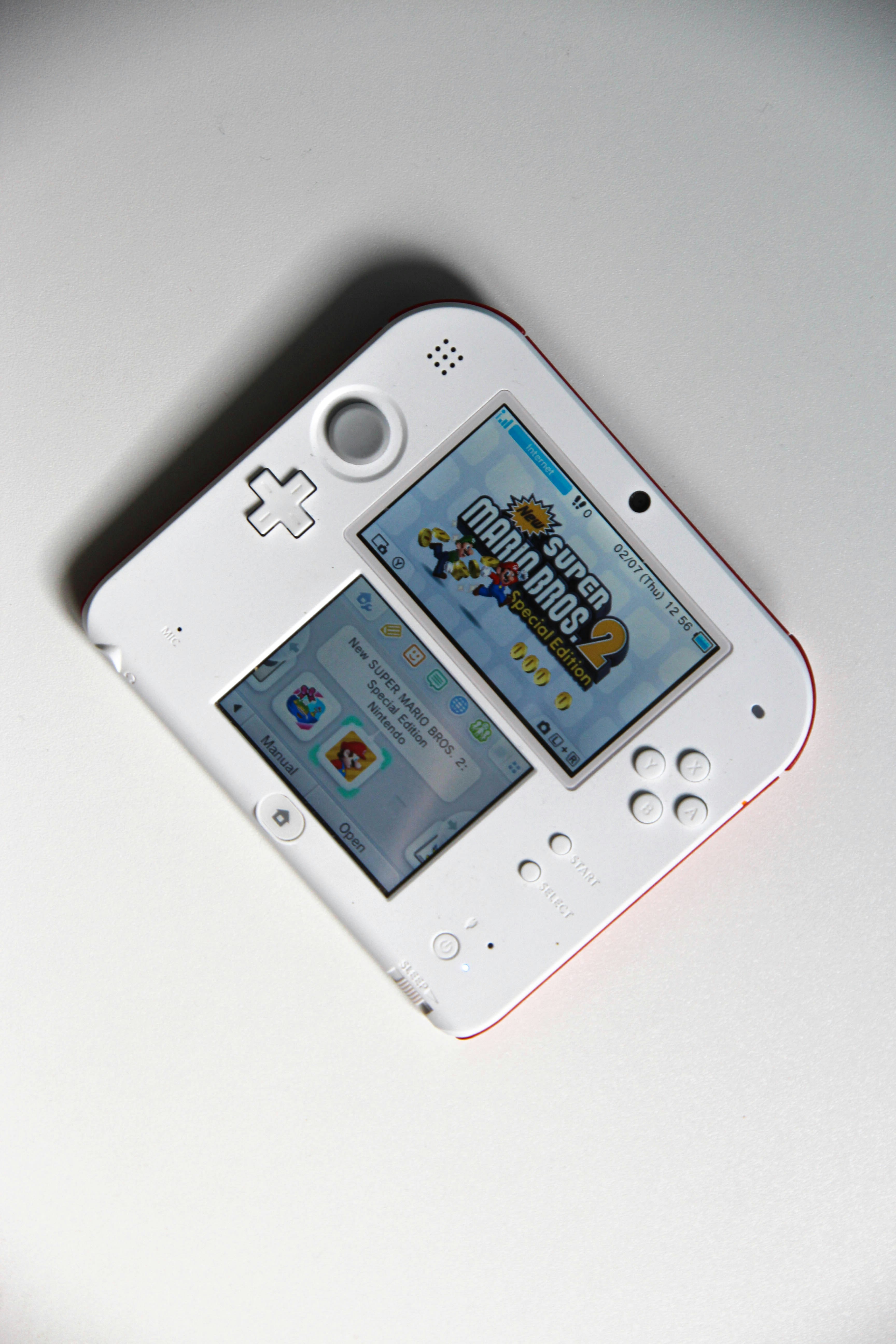 White nintendo game boy color photo – Free Grey Image on Unsplash