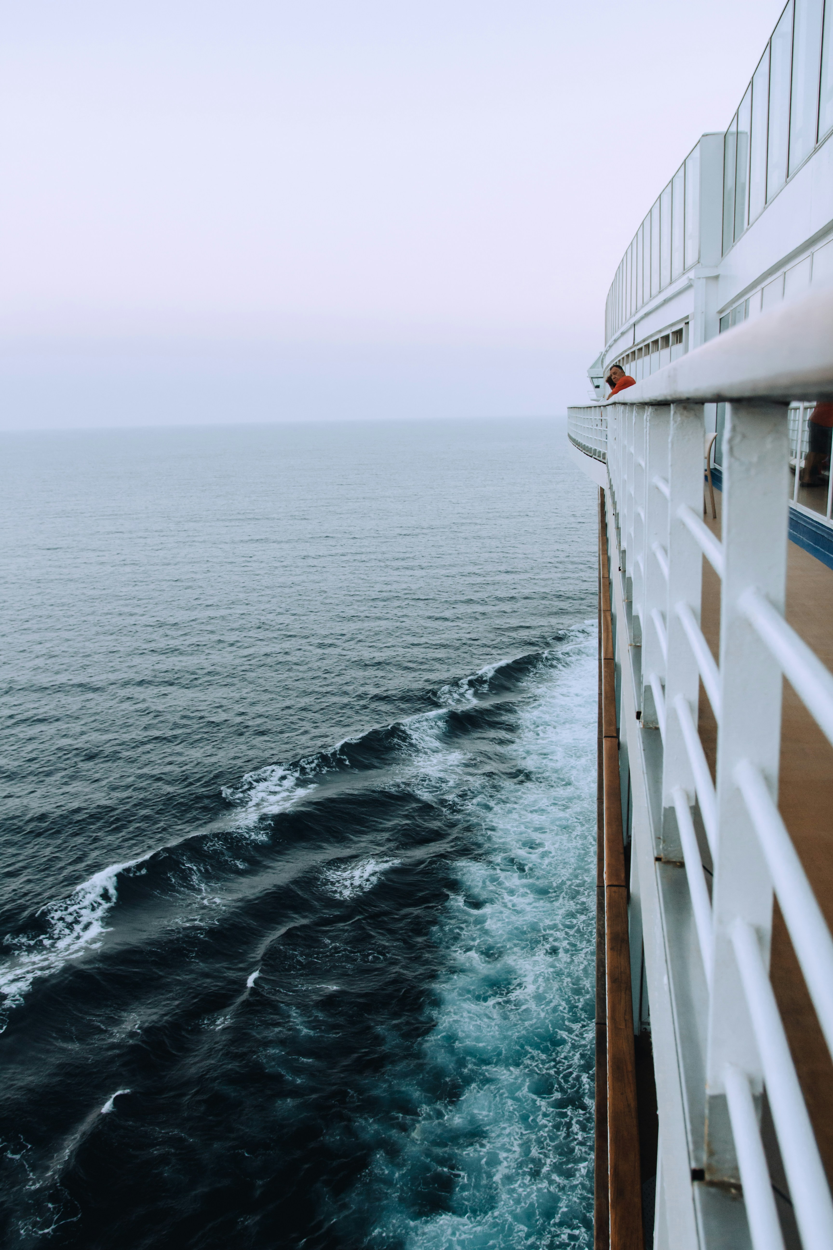 A cruise ship in the middle of the ocean photo – Free Sea Image on Unsplash