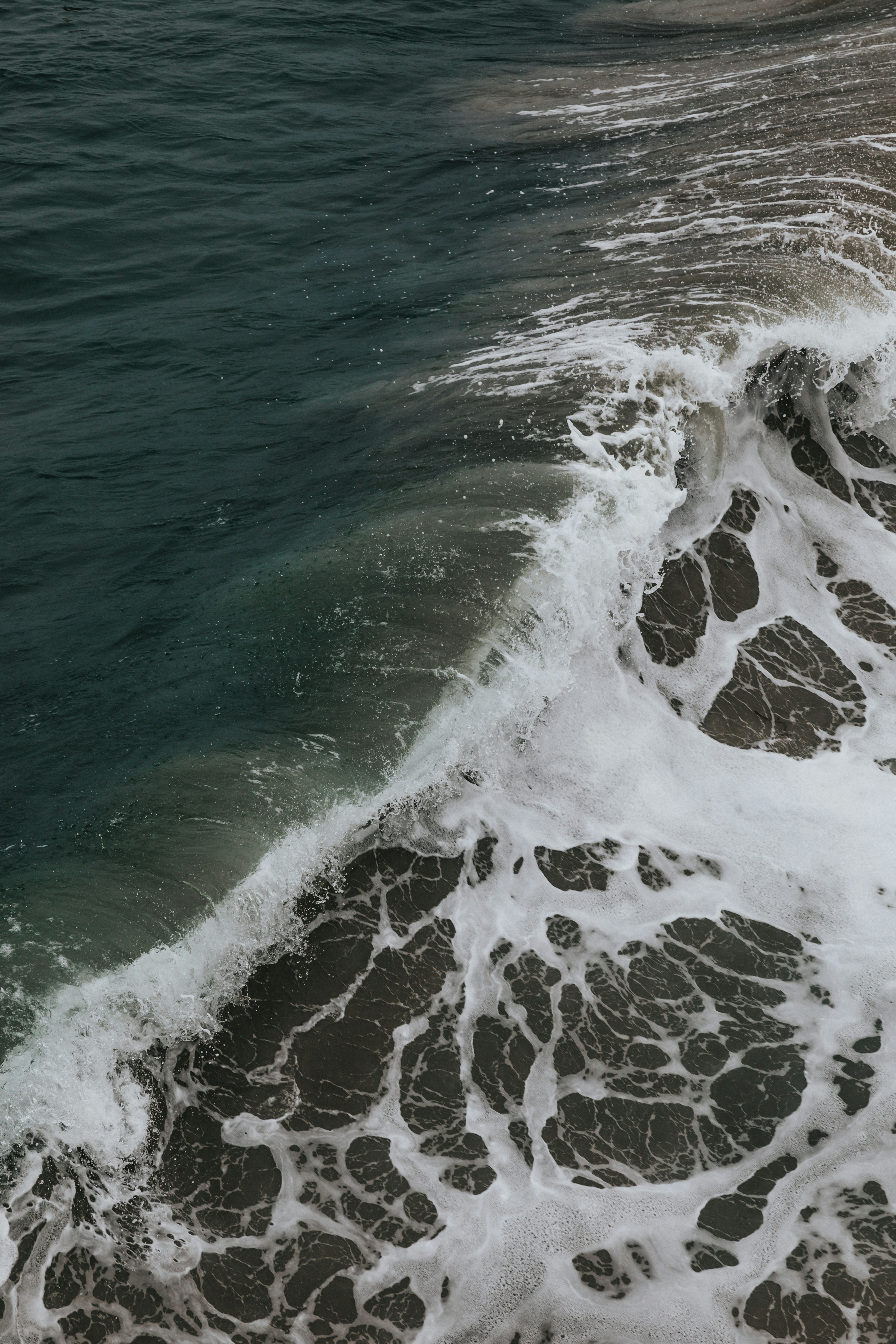 White and gray beach waves photo – Free Sea Image on Unsplash
