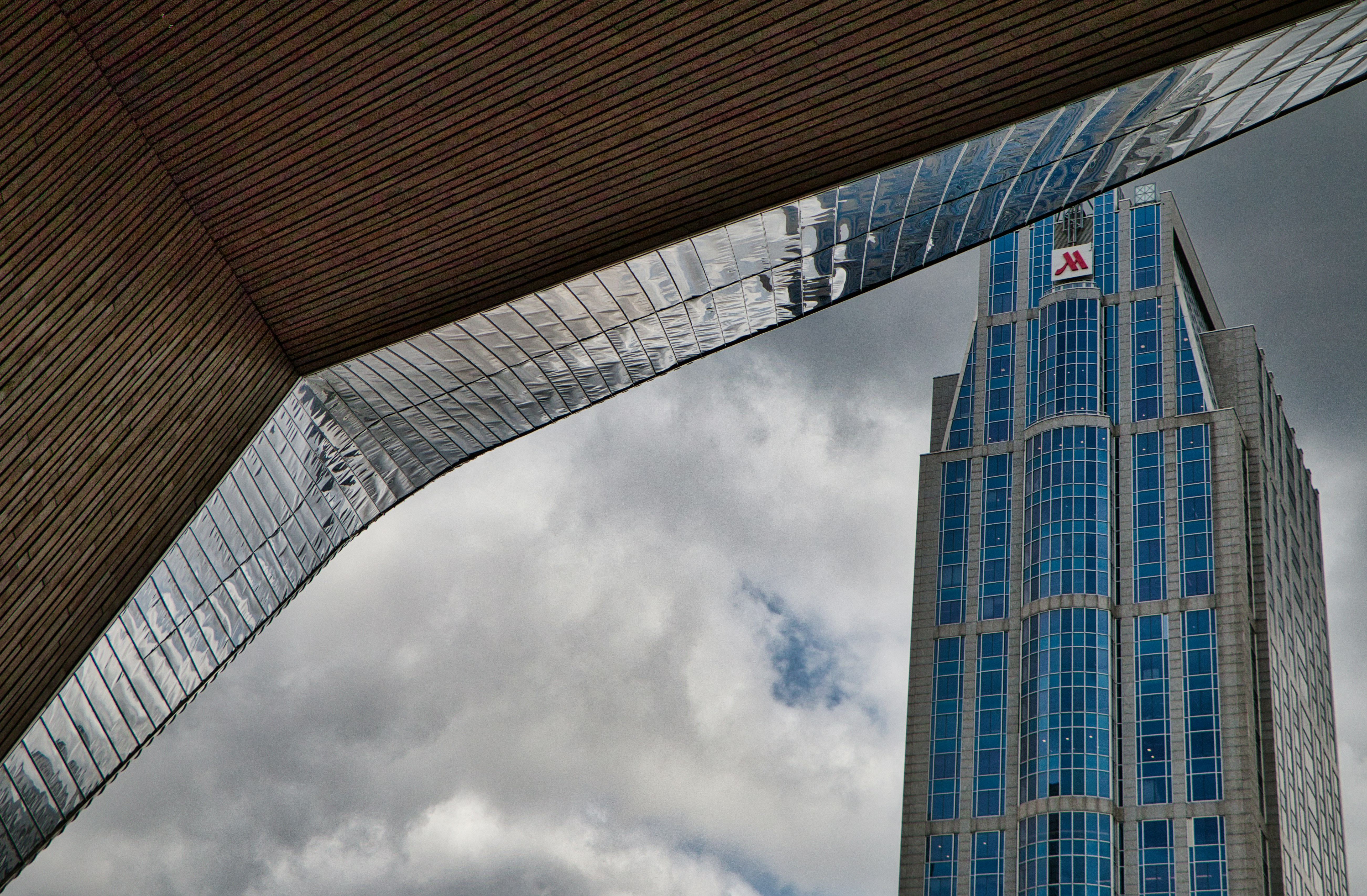 Architectural Arc: A Skewed Frame of Glass and Steel