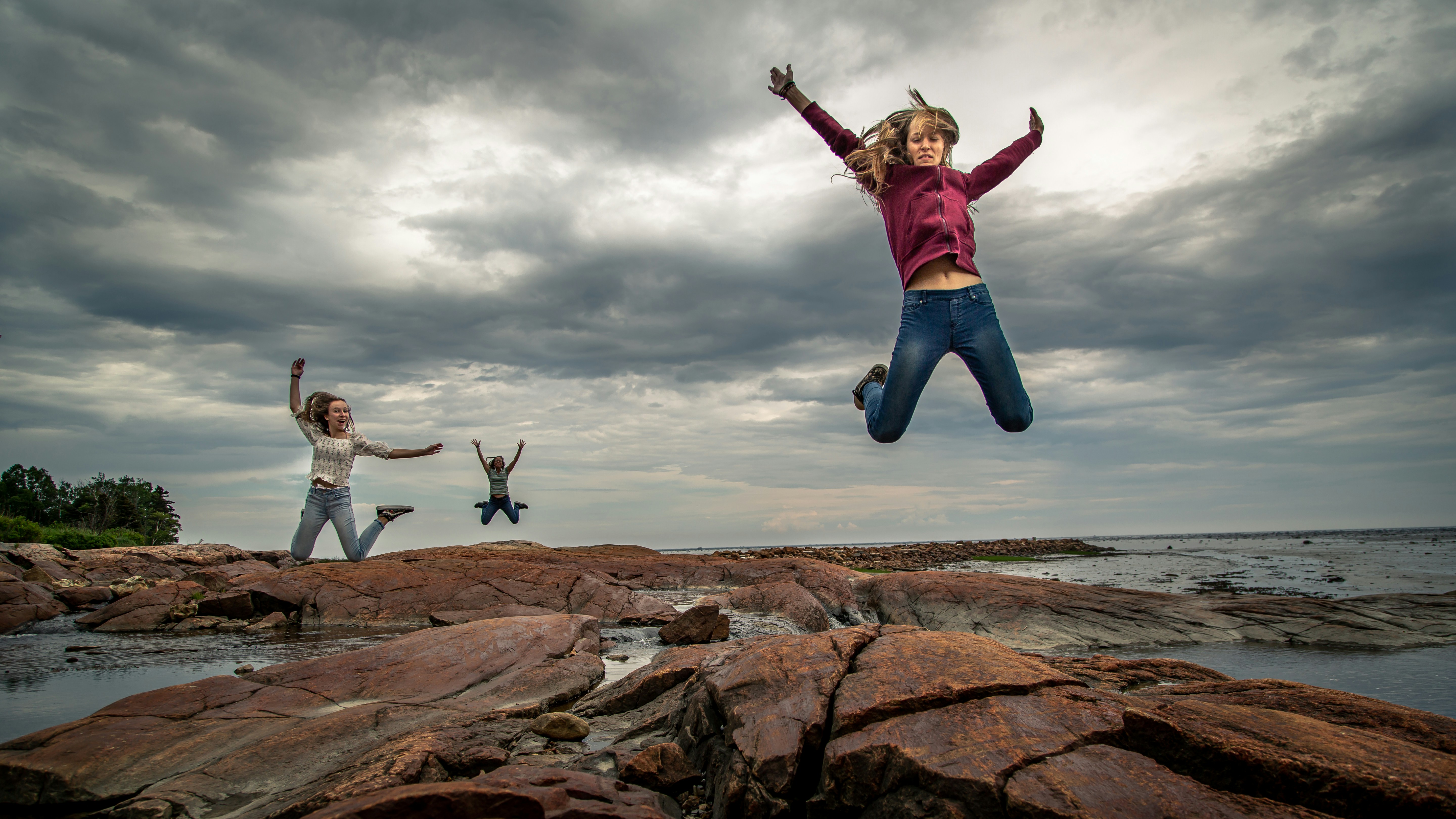 People Jumping Pictures | Download Free Images on Unsplash