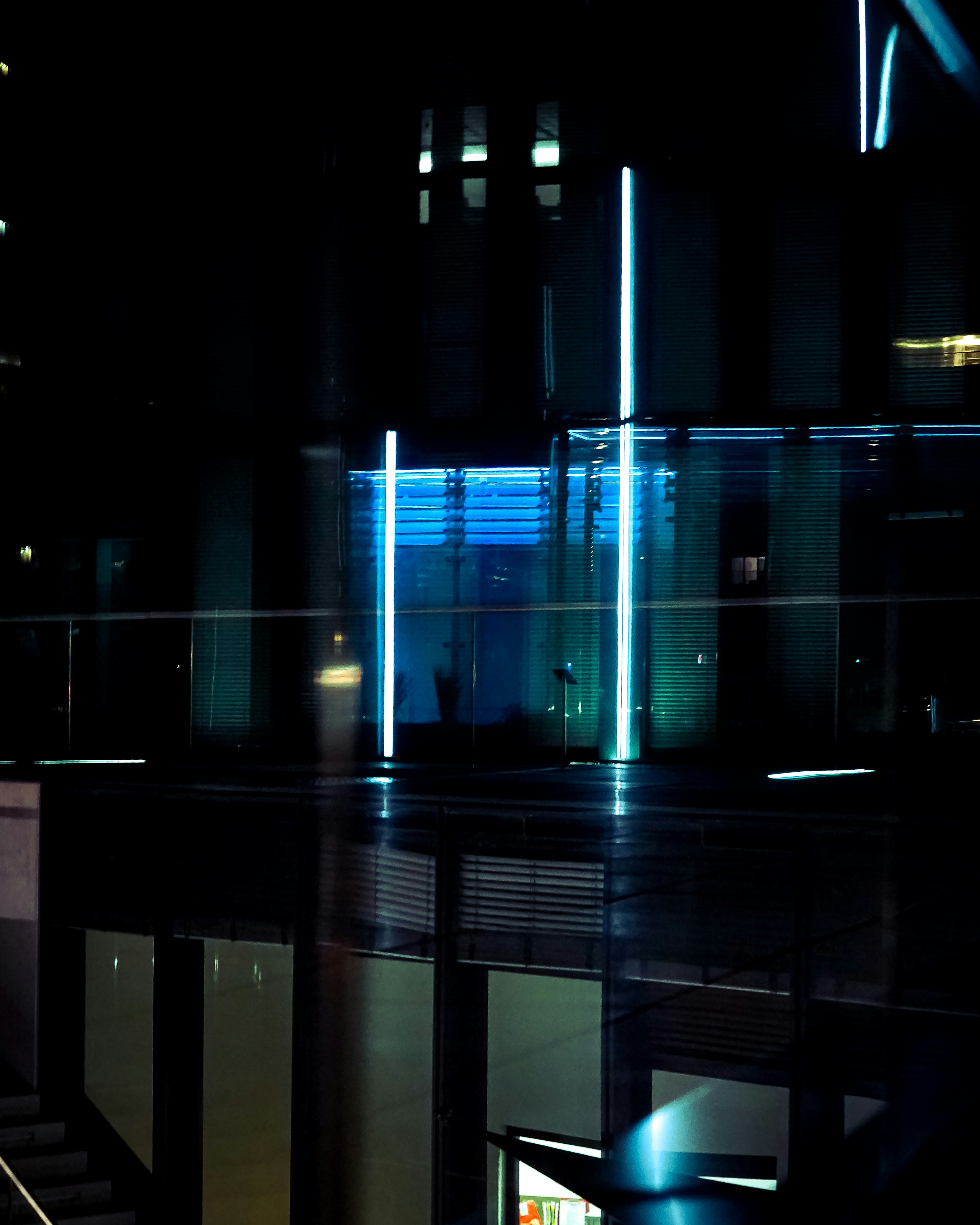 Blue and black glass window photo – Free Düsseldorf Image on Unsplash