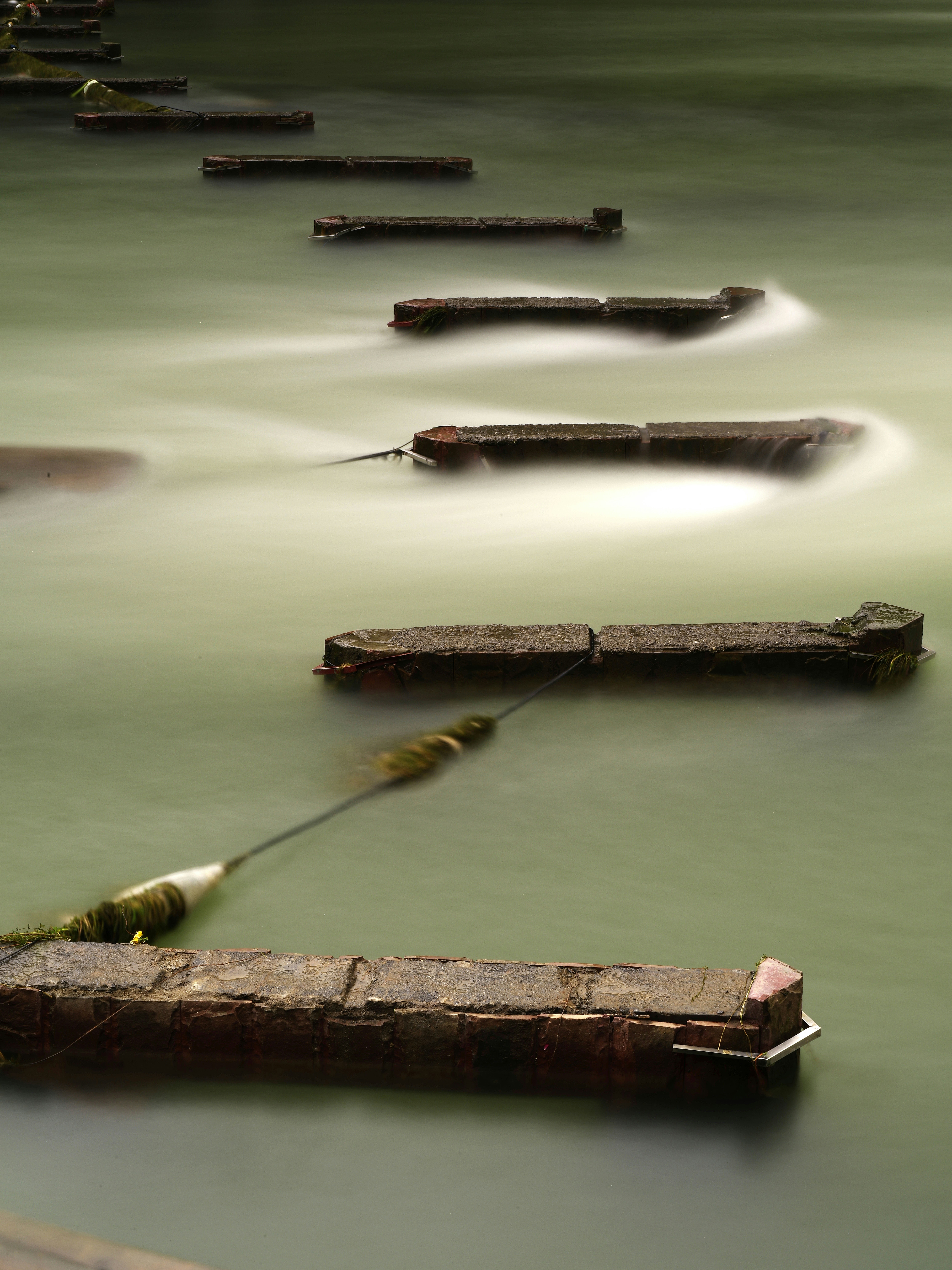 Floating Steps: A Quiet Convergence into the Mist