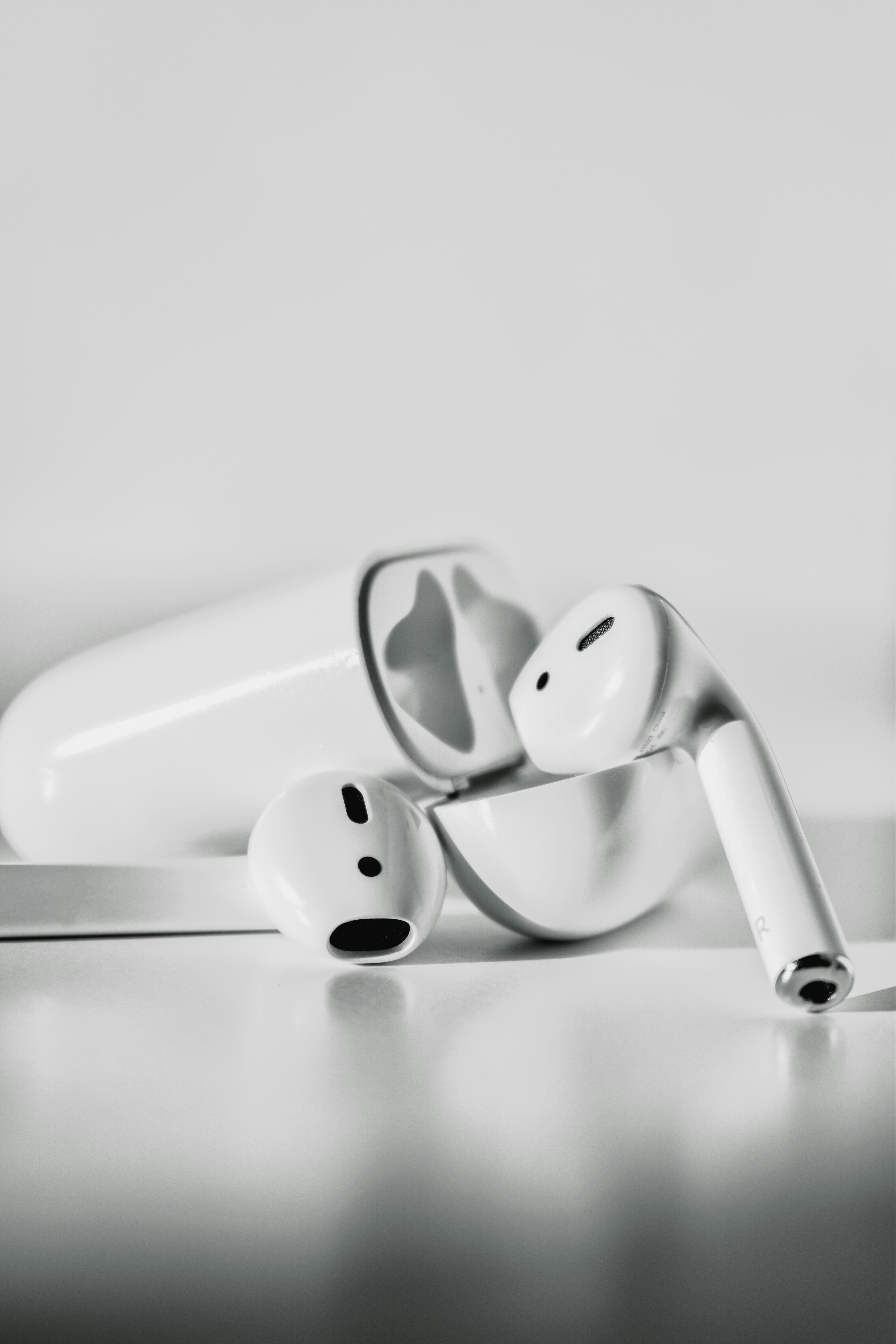 White apple earpods on white surface photo – Free Grey Image on Unsplash